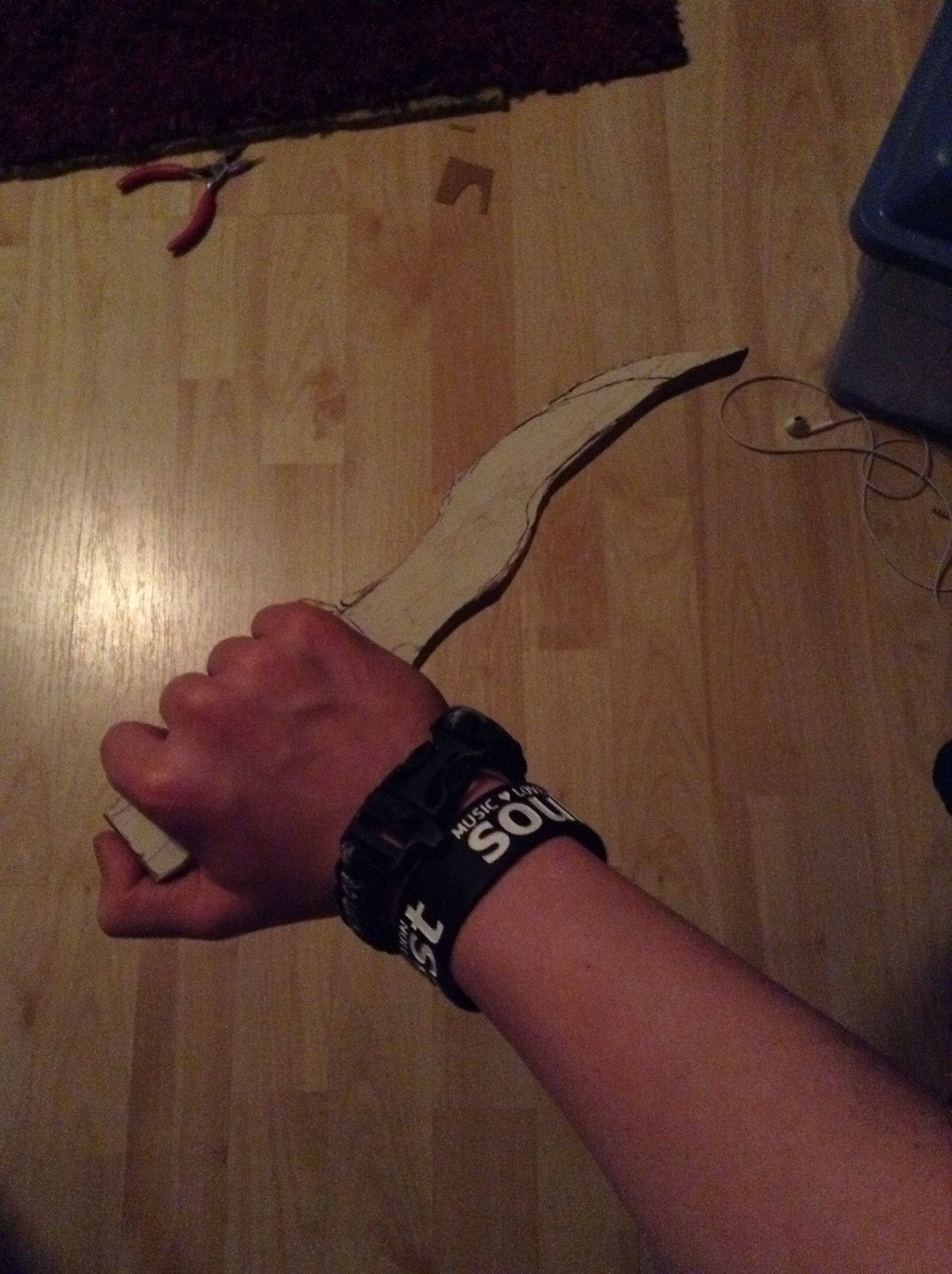 How to Make a Cool Wooden Dagger : 4 Steps - Instructables