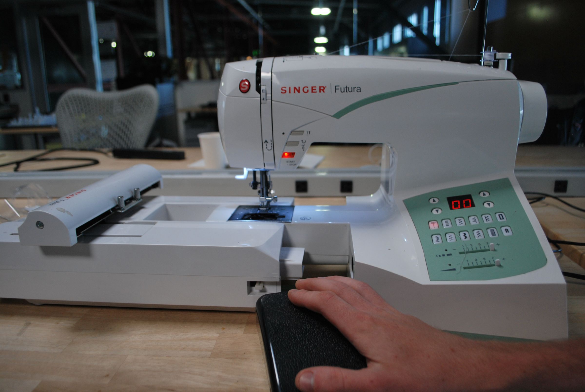 Using the Singer Futura (CNC Sewing Machine at Pier 9) : 7 Steps (with ...
