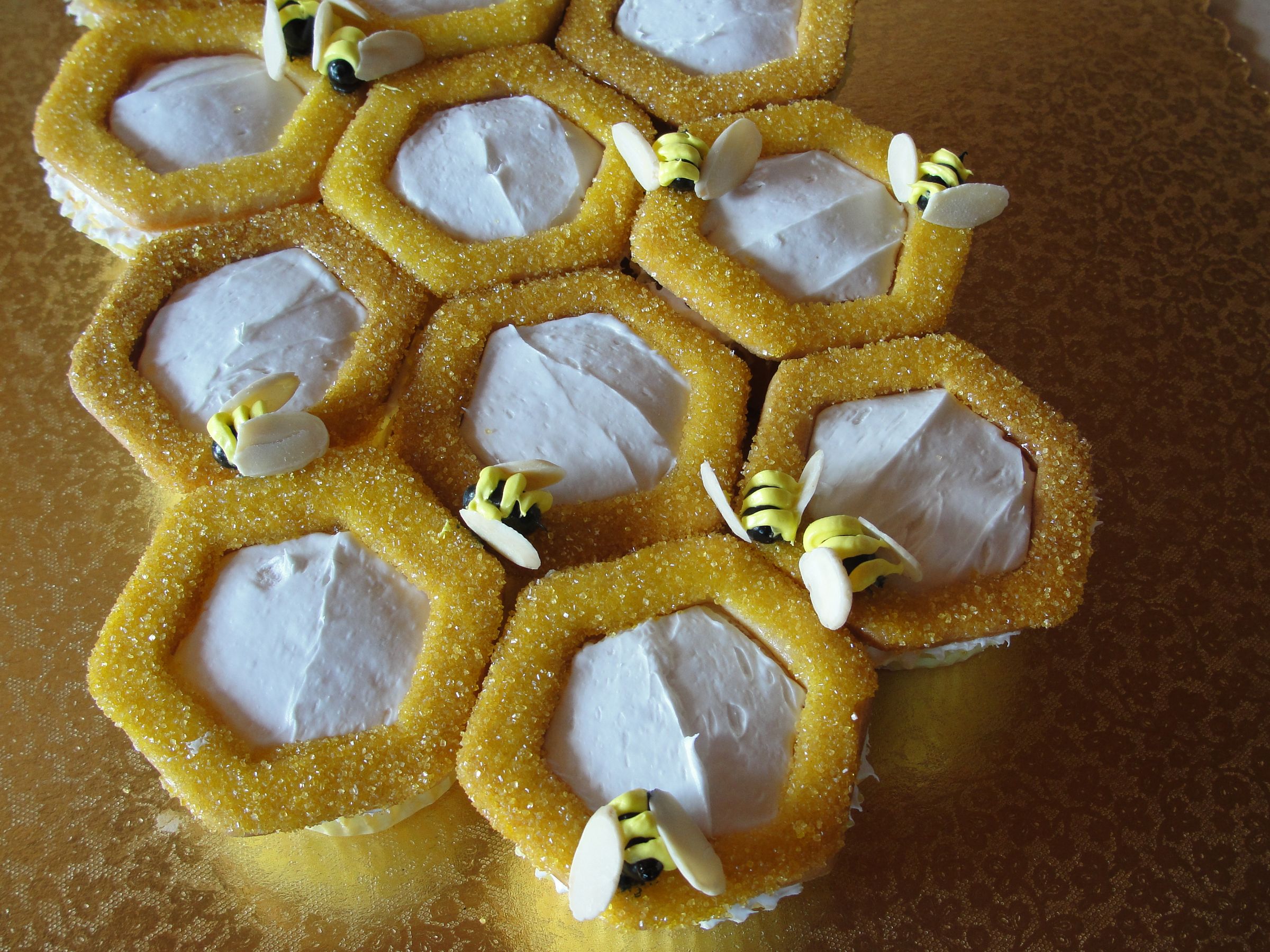 Bee-Happy Cupcakes : 5 Steps (with Pictures) - Instructables