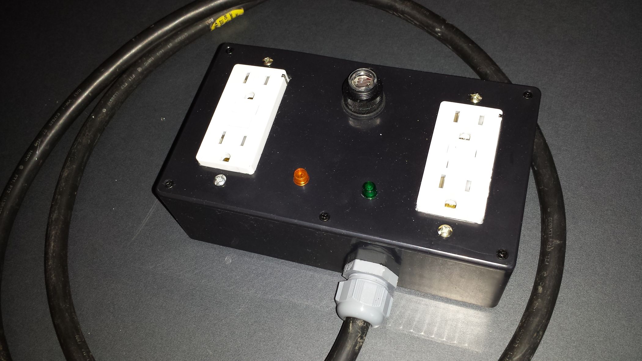 Photo Sensor Controlled Outlet (turns on or Off at Daylight or Nightime ...