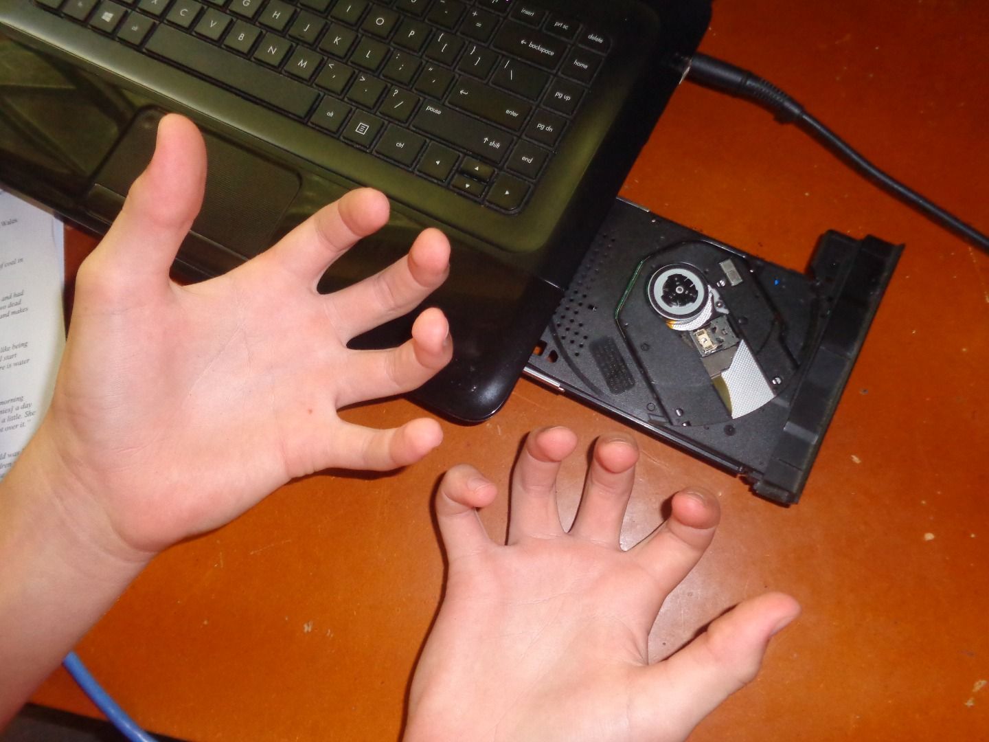 CD/DVD Ejector Joke : 4 Steps - Instructables