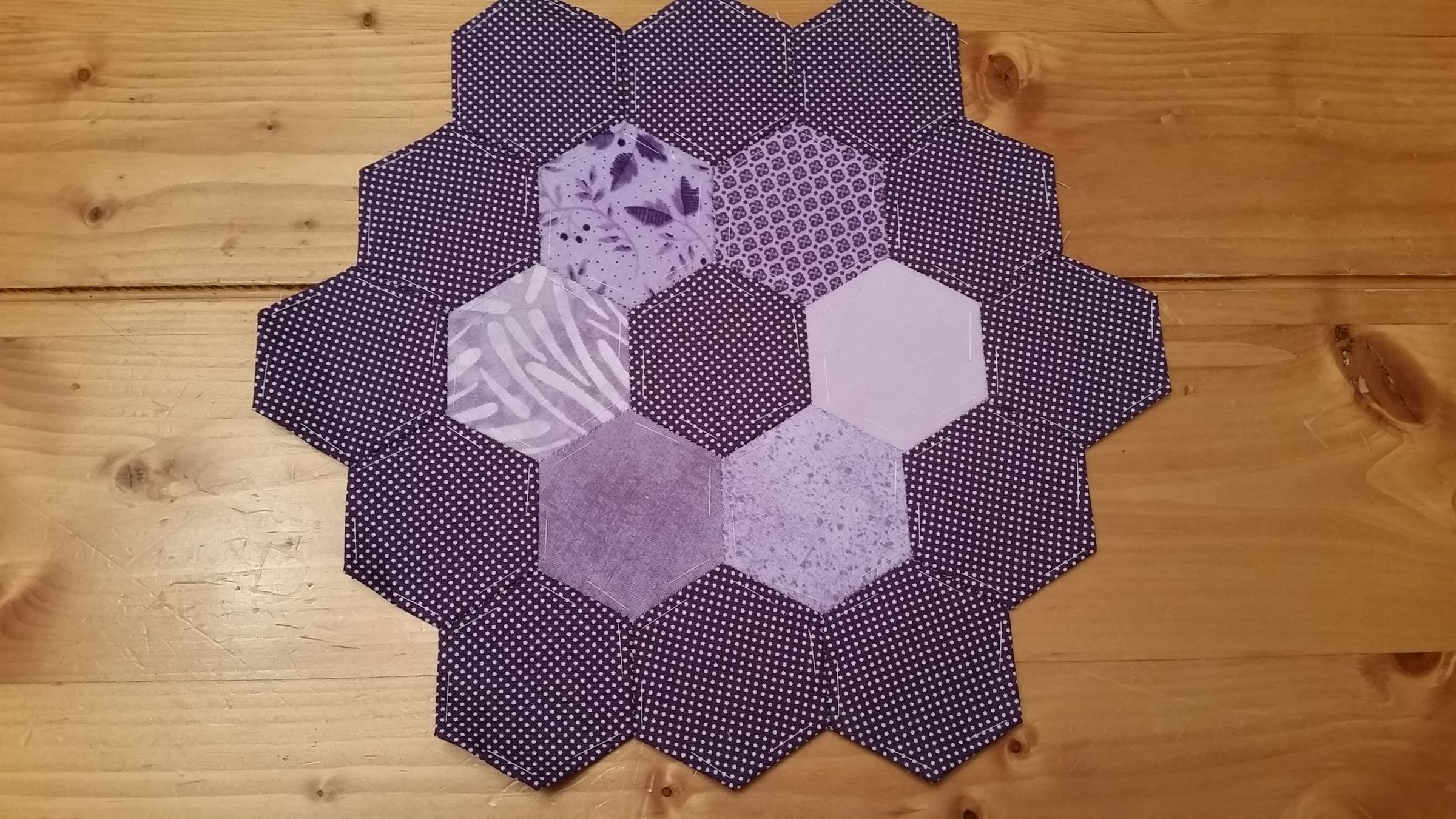 Hexagon English Paper Hand Piecing : 8 Steps (with Pictures ...