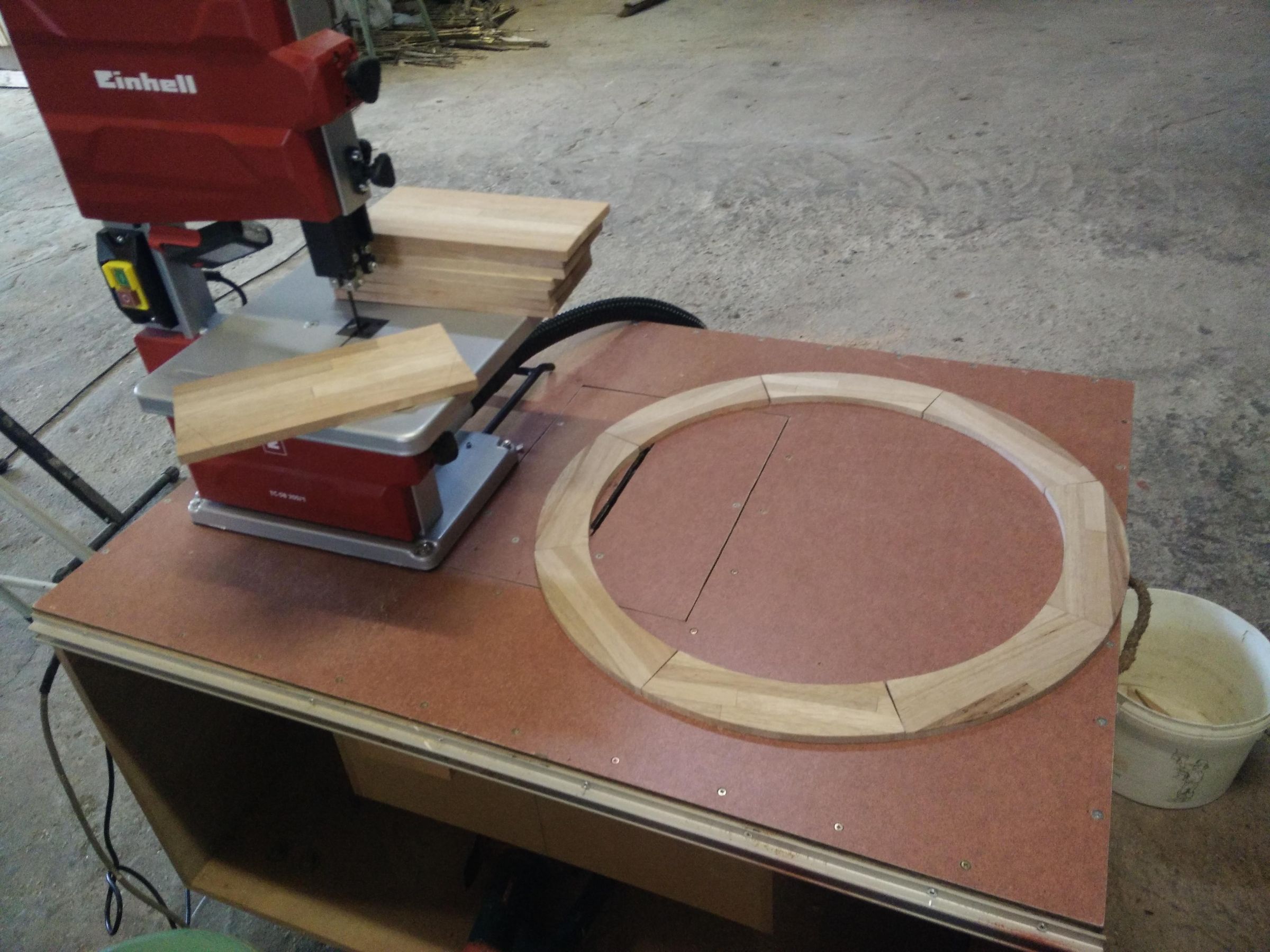 How to Make a Round Window Frame : 6 Steps (with Pictures) - Instructables