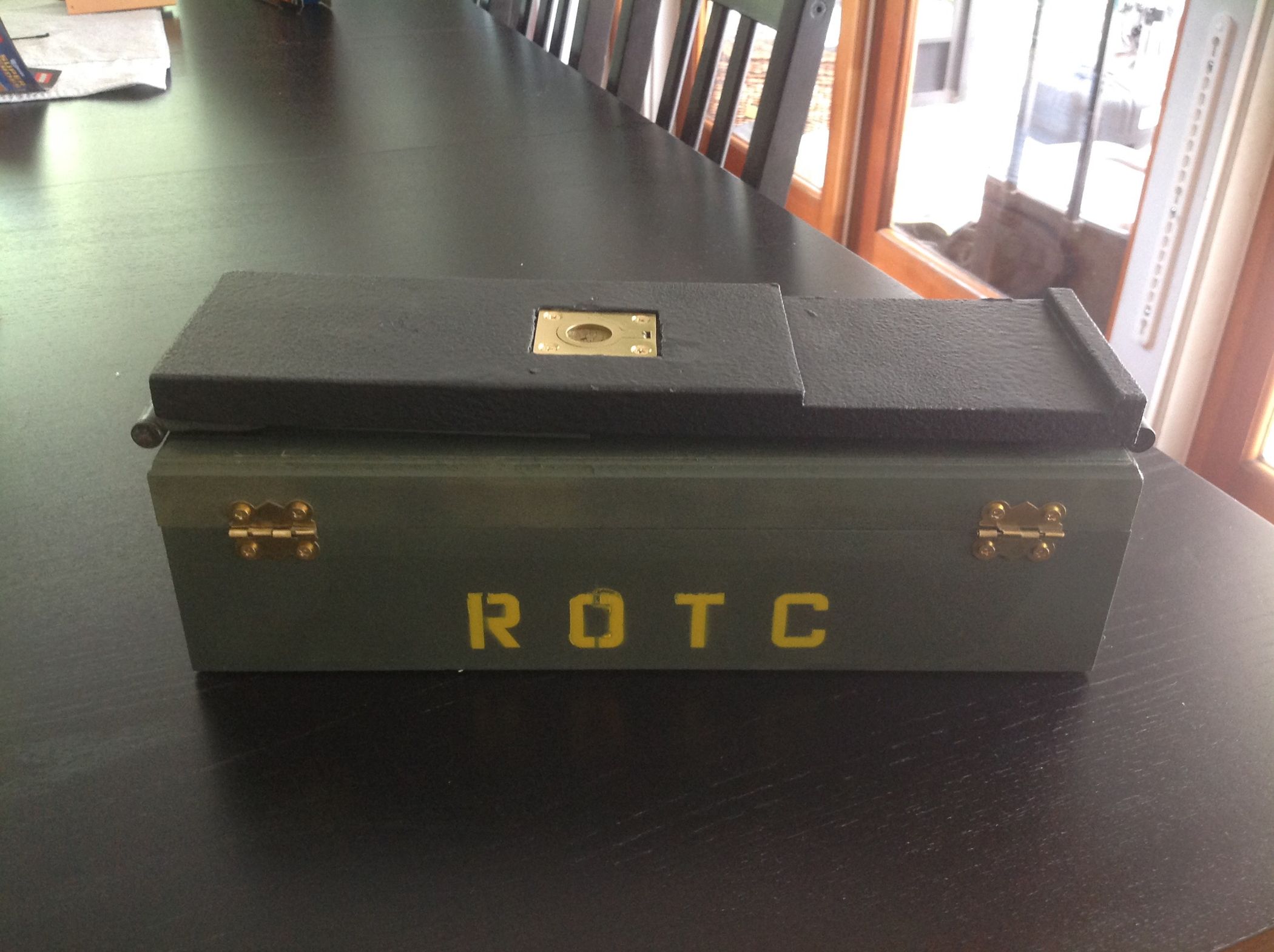 The One Day Shoe Shine Box. - Instructables