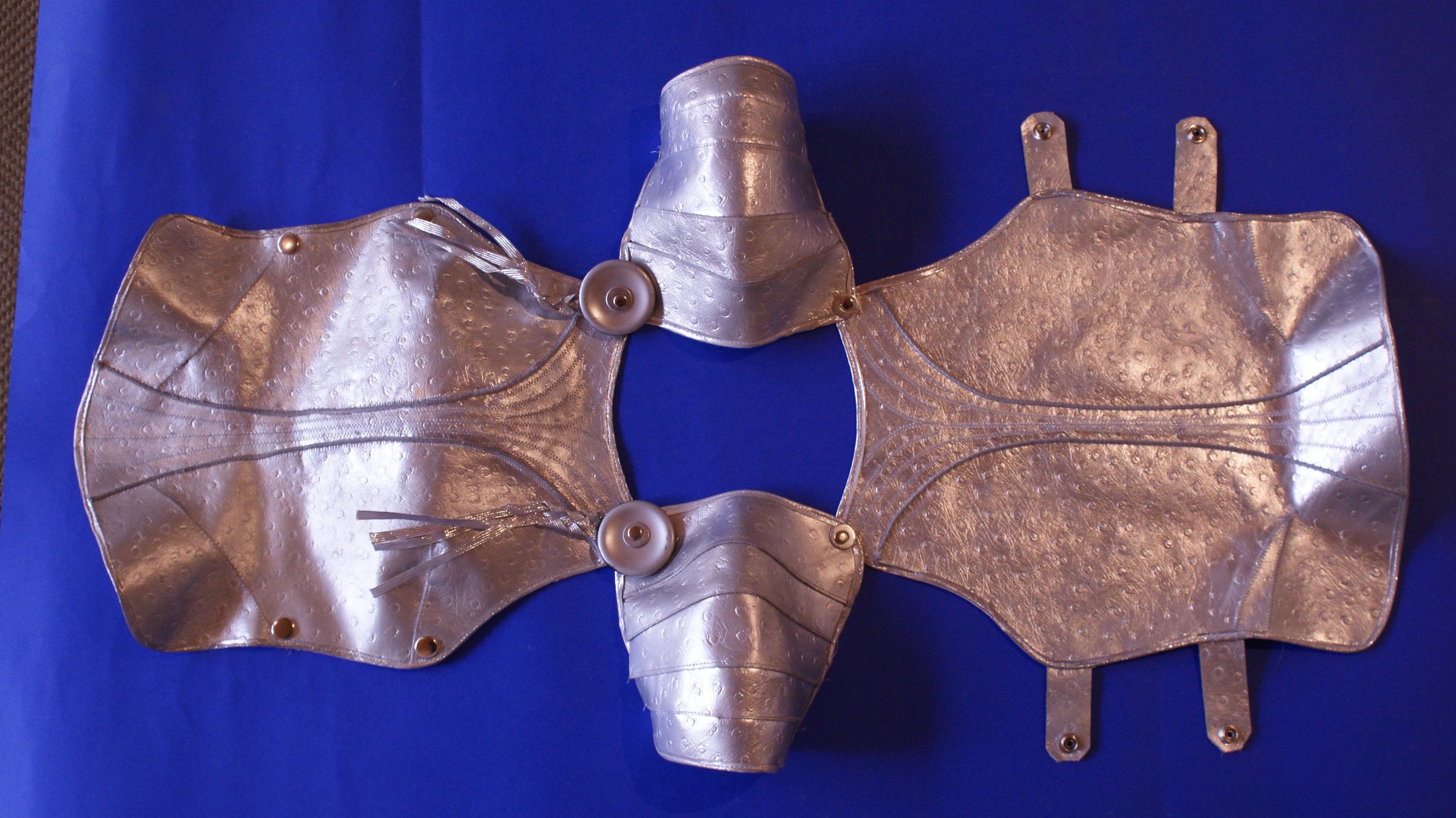 Alice in Wonderland Costume - Armor Medieval : 6 Steps (with Pictures ...