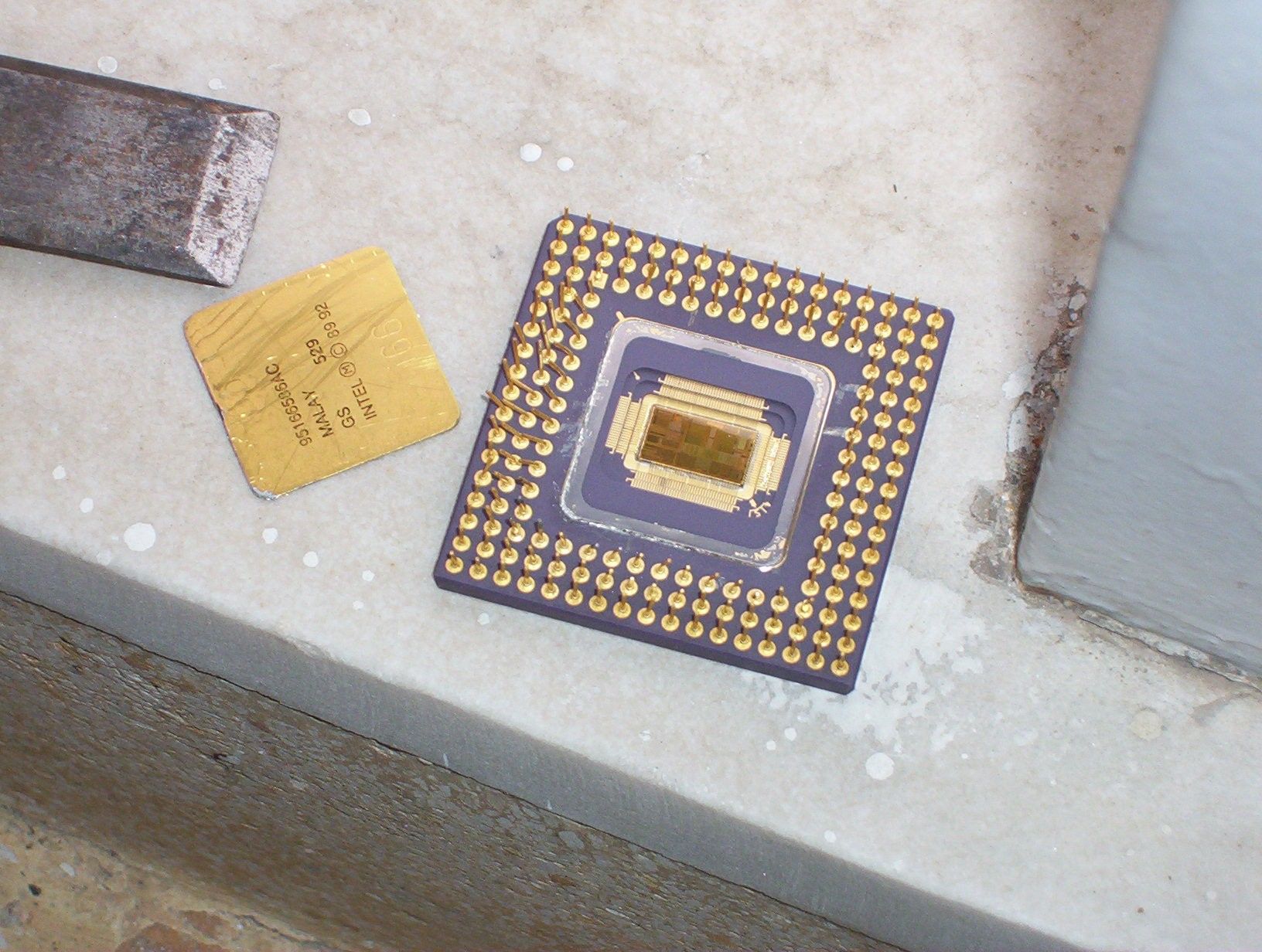 How to Expose the Die (contents) of an Old CPU : 4 Steps - Instructables