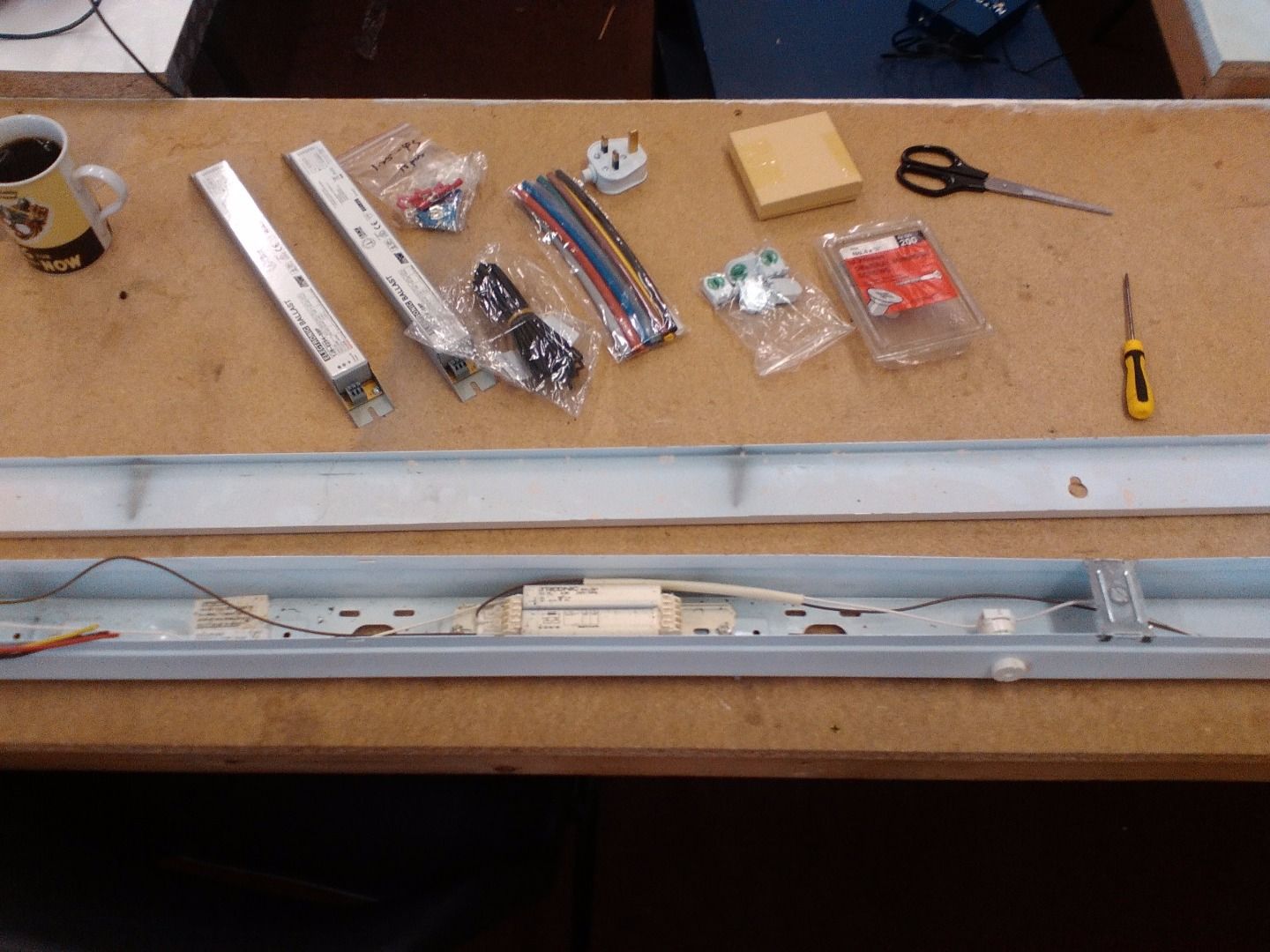 Upcycling/upgrading Old Fluorescent Lighting : 7 Steps (with Pictures ...