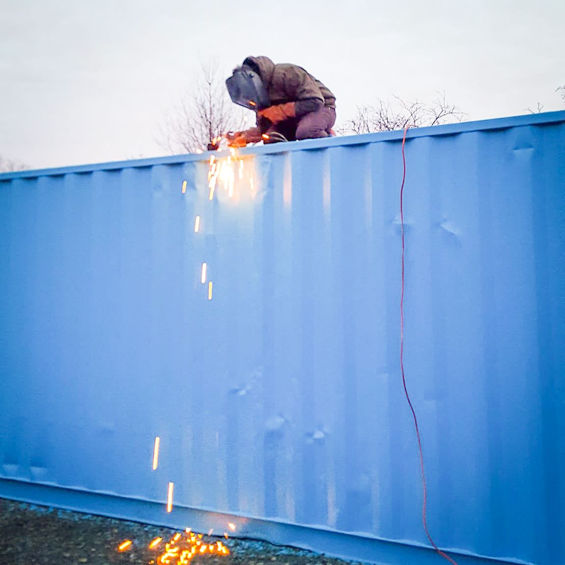 Turn an Old Artificial Christmas Tree Into a Giant Wreath : 9 Steps ...