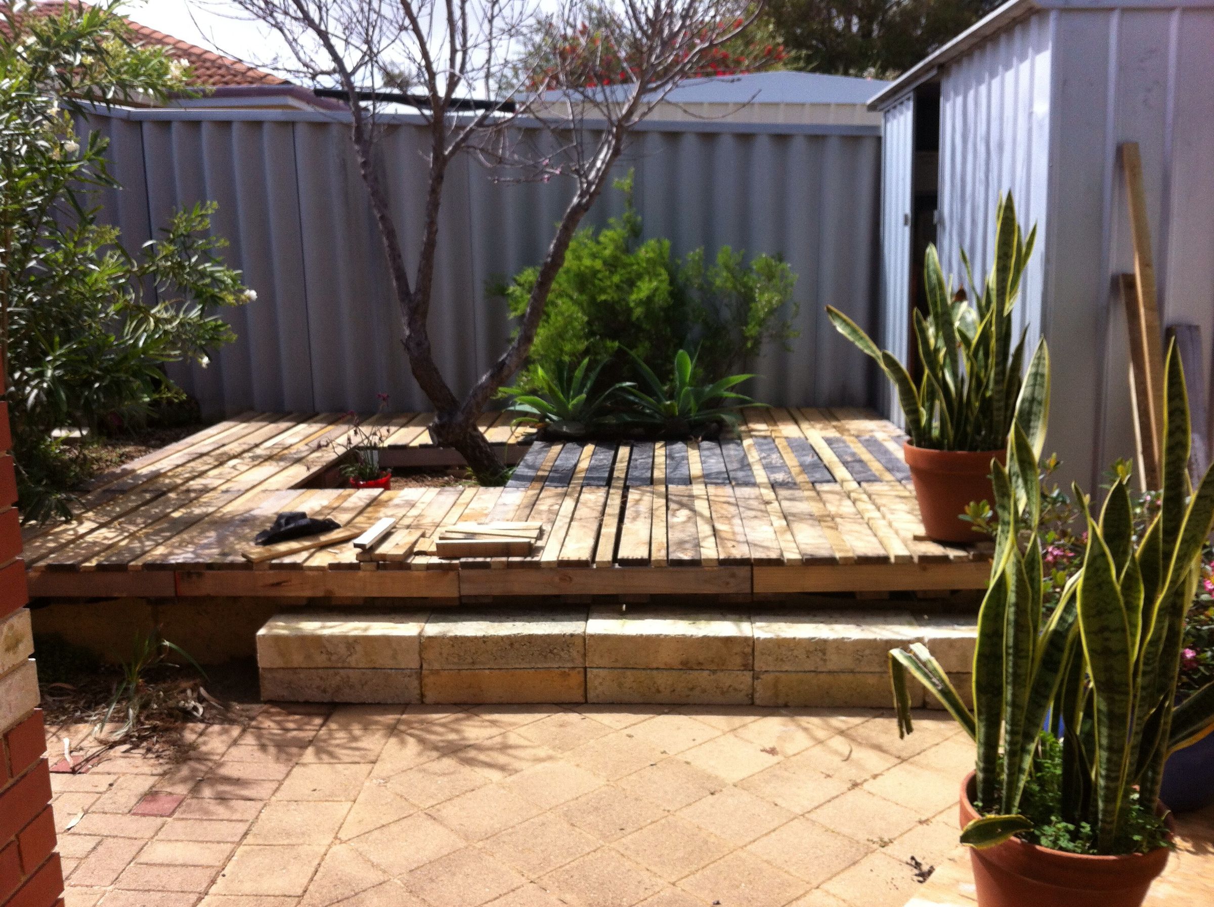 Wood Pallet Backyard Deck : 4 Steps (with Pictures) - Instructables