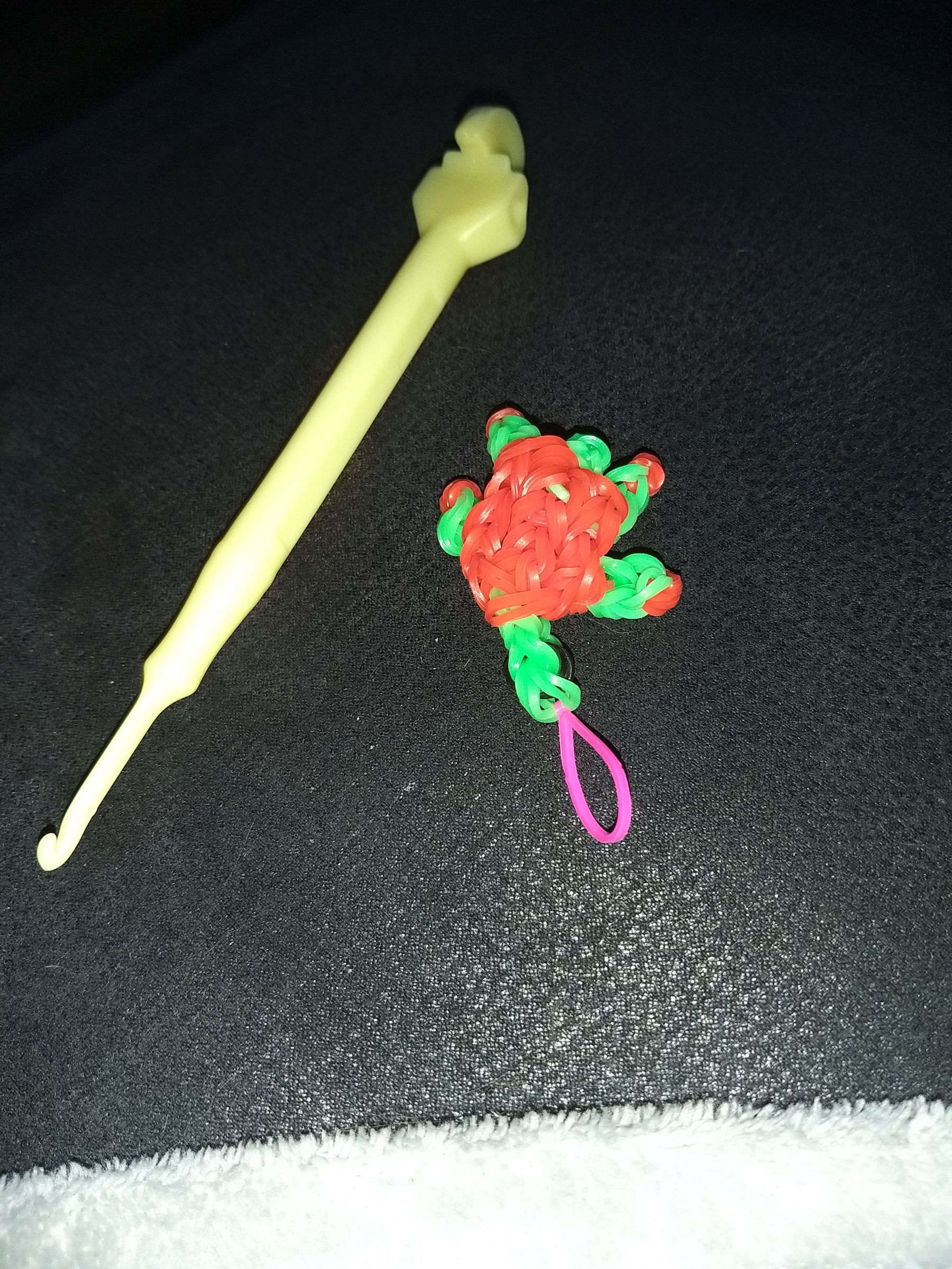 Rainbow Loom, Turtle Charm : 8 Steps (with Pictures) - Instructables