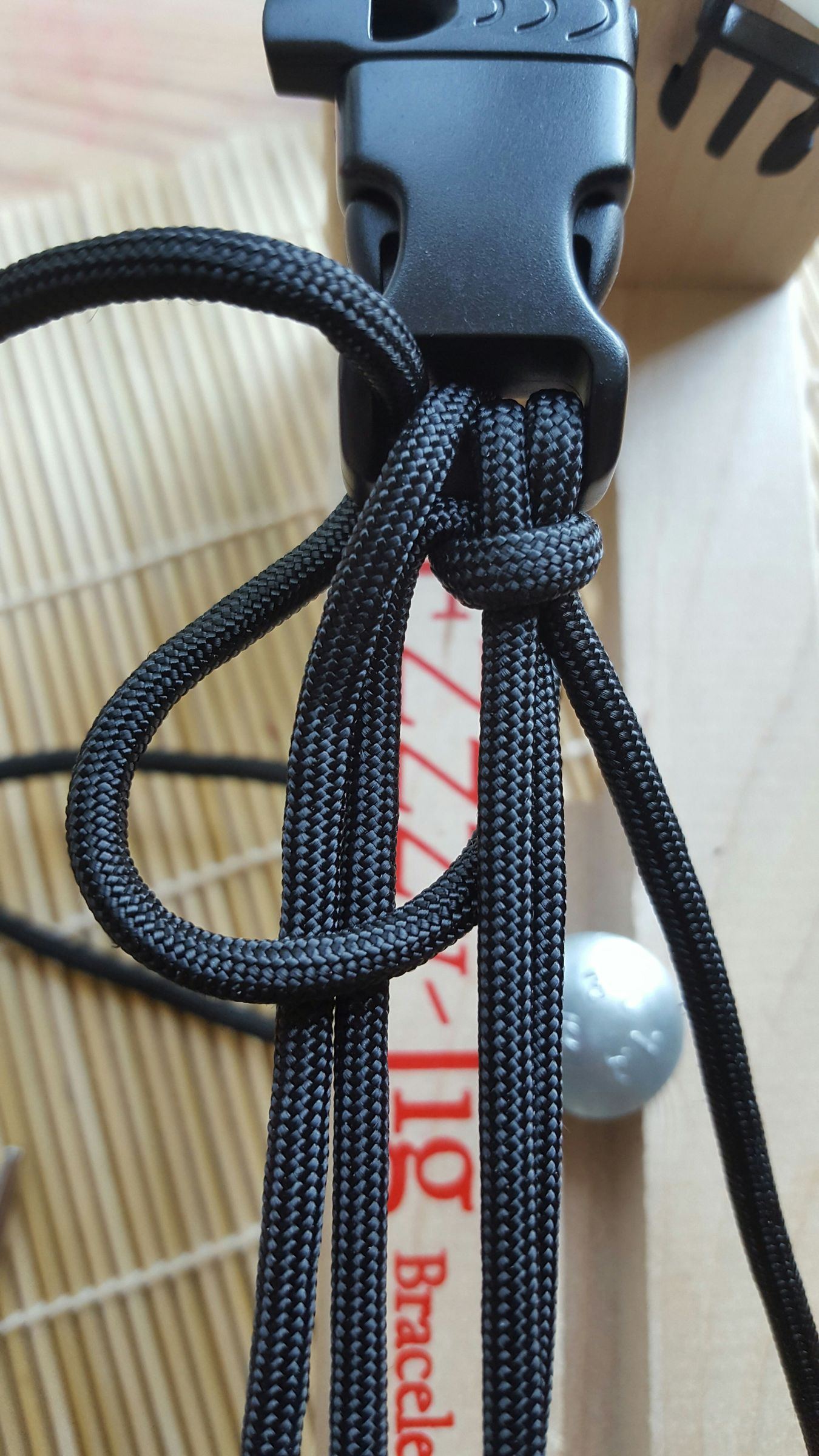 Dragon's Teeth Paracord Bracelet : 4 Steps (with Pictures) - Instructables
