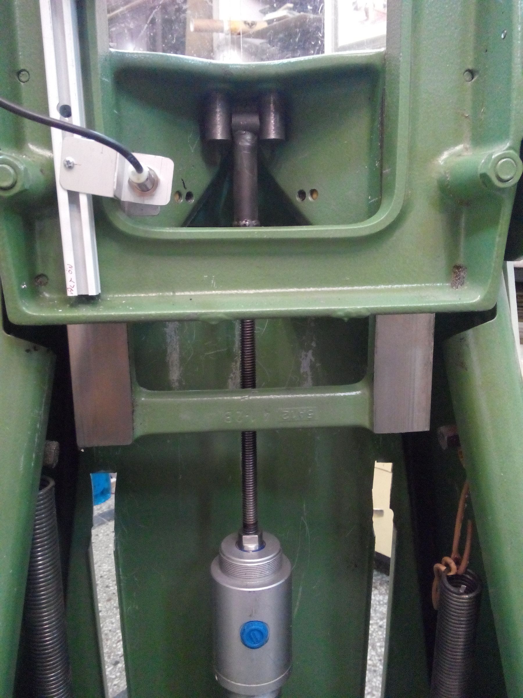 Hidrolik Ile Resim Çerçevesi Kesen Giyotin. Hydraulic Mitring Machine ...