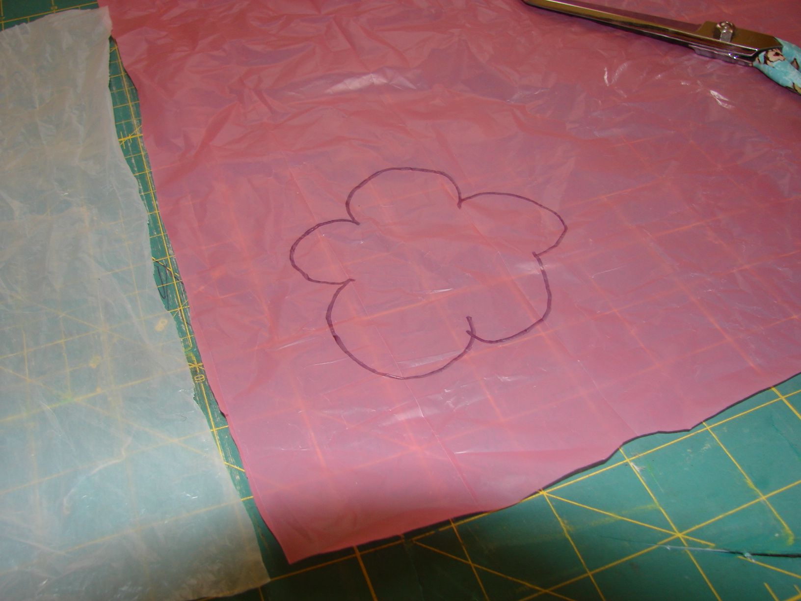 Recycled Plastic Bag Bib : 8 Steps - Instructables