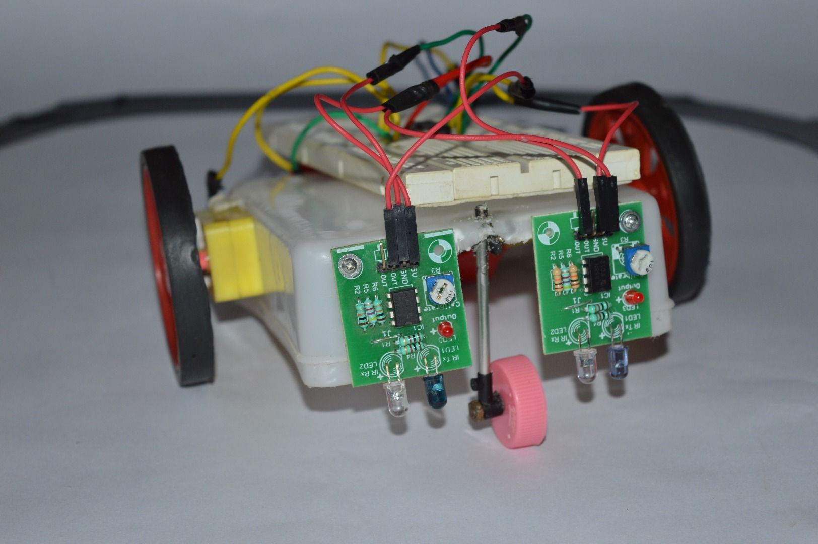 Simple Line Following Robot for Beginners : 3 Steps - Instructables