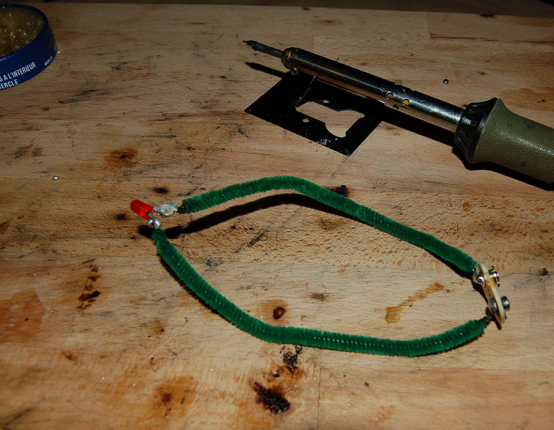 Pipe Cleaner LED Christmas Decorations : 4 Steps - Instructables