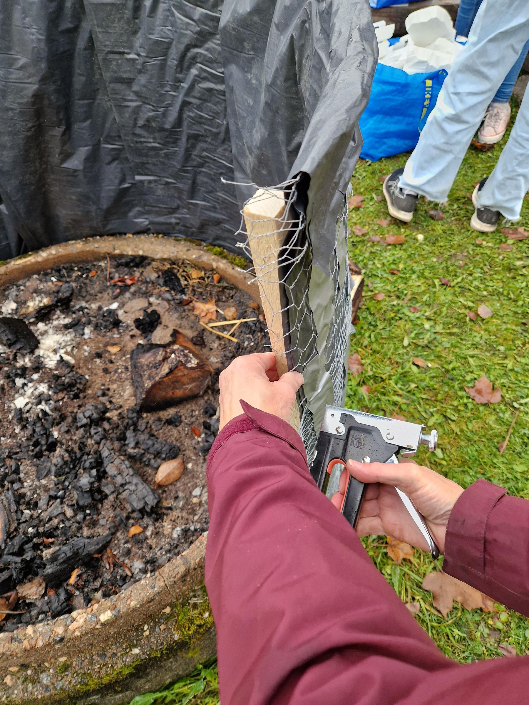 DIY Creepy Faux Well (Lightweight and Dismantlable) : 14 Steps (with ...