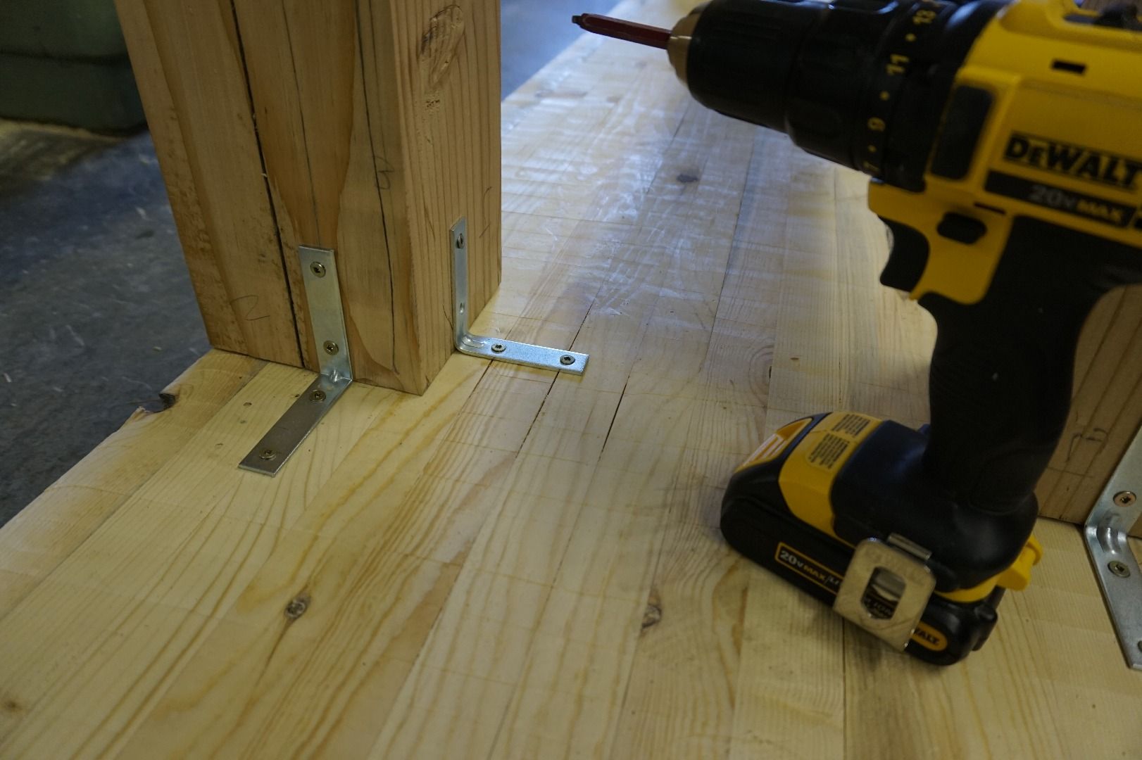 Woodworking Workbench: Sturdy, Inexpensive and Quick to Build : 7 Steps ...