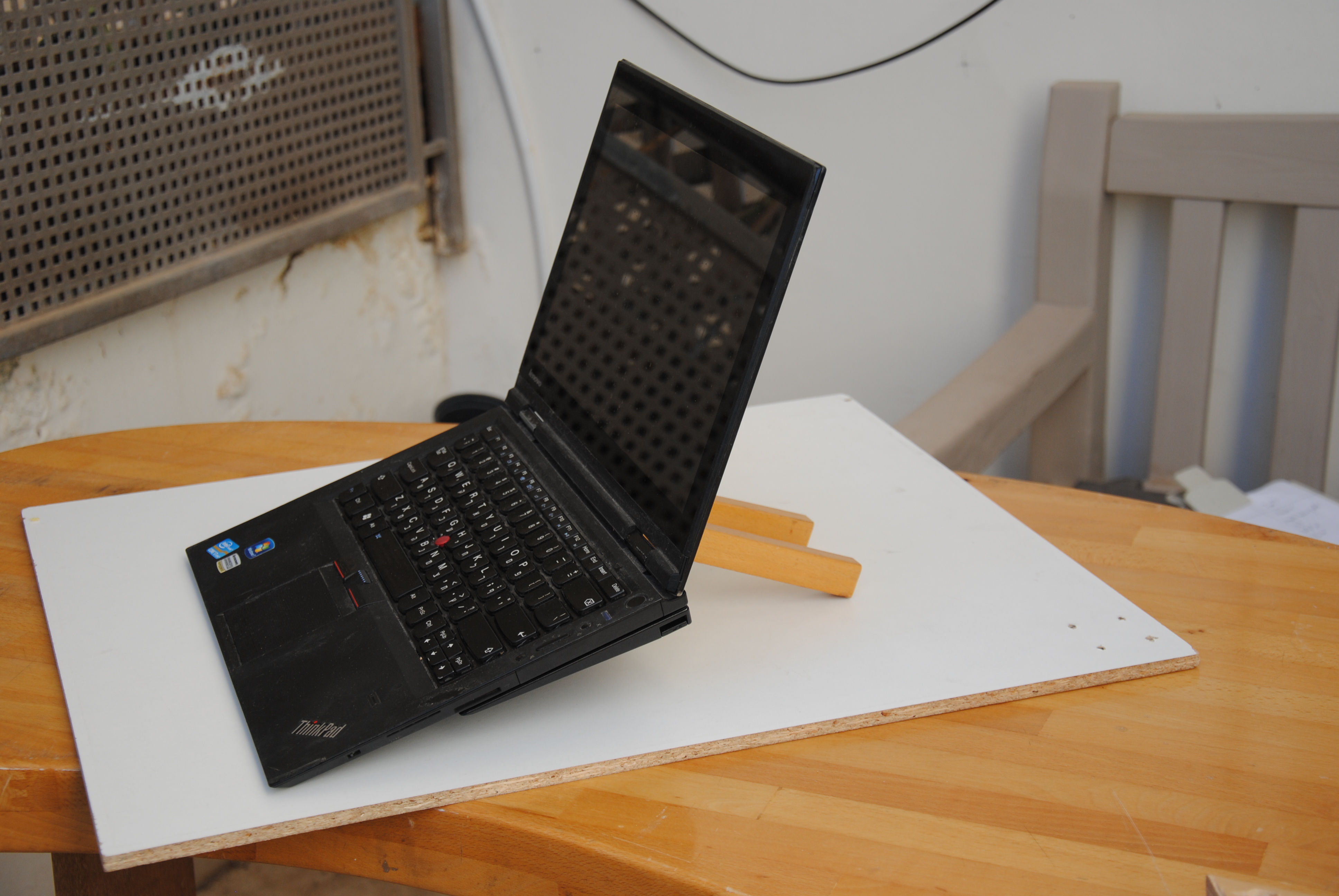 How to Make a Wooden Laptop Stand (Adjustable Angle) : 5 Steps (with ...