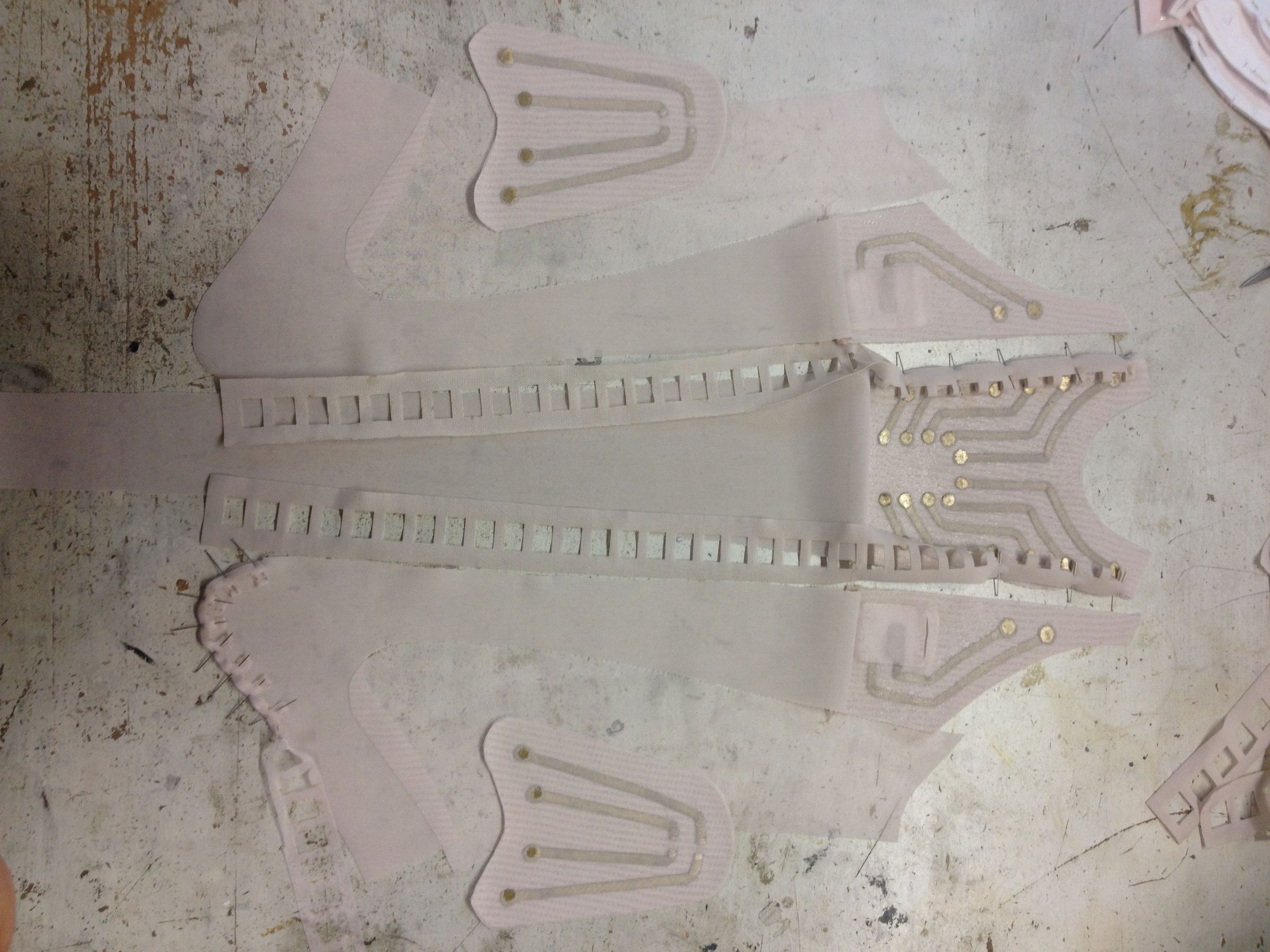 ETextiles: Stretch Circuit : 5 Steps (with Pictures) - Instructables