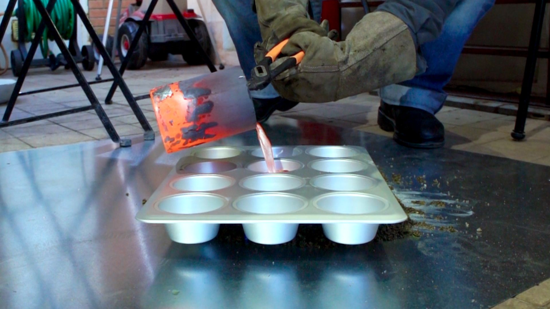 Homemade DIY Metal Foundry - How to Melt Aluminum and Create a ...