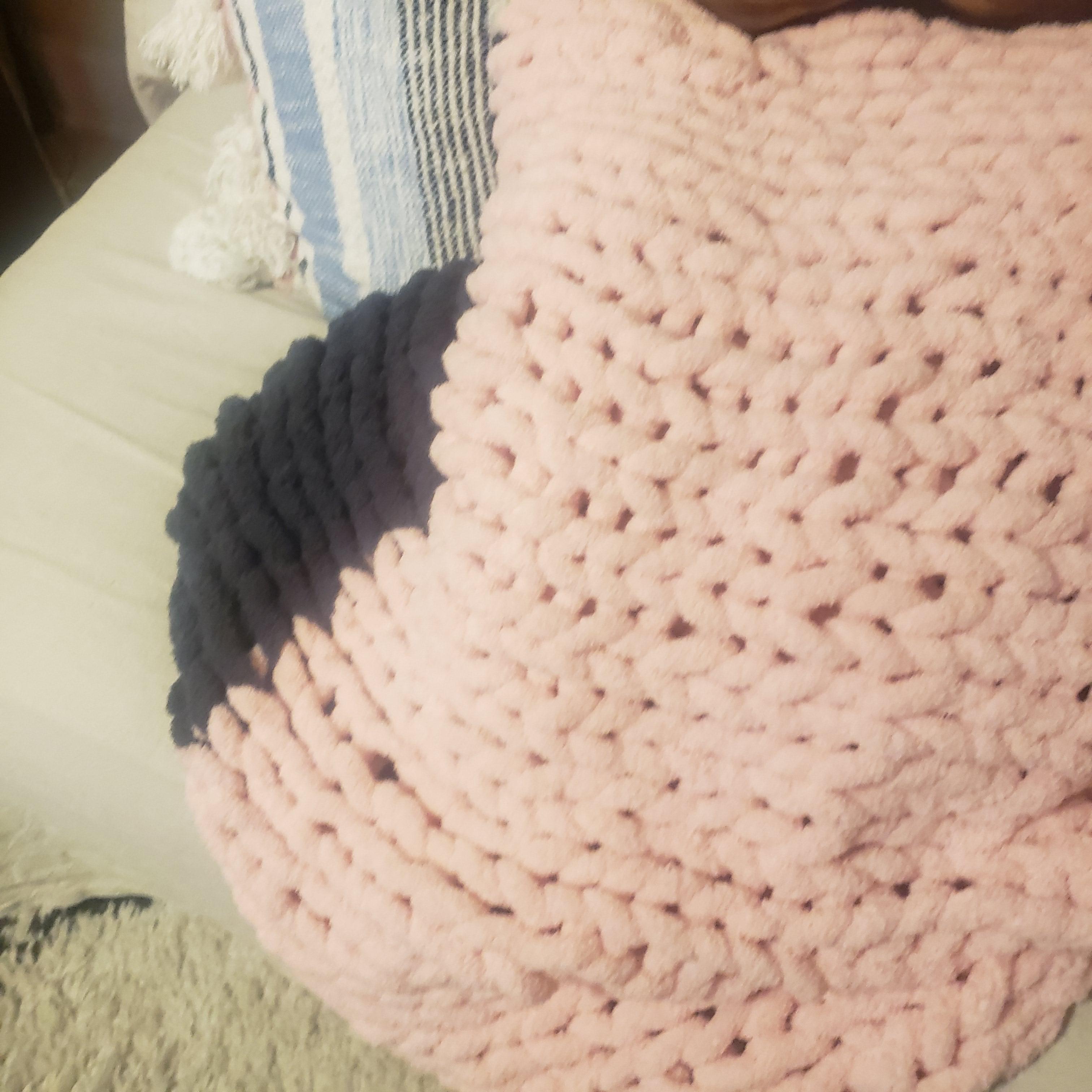 Easy Chunky Hand-Knitted Blanket in One Hour : 9 Steps (with Pictures ...