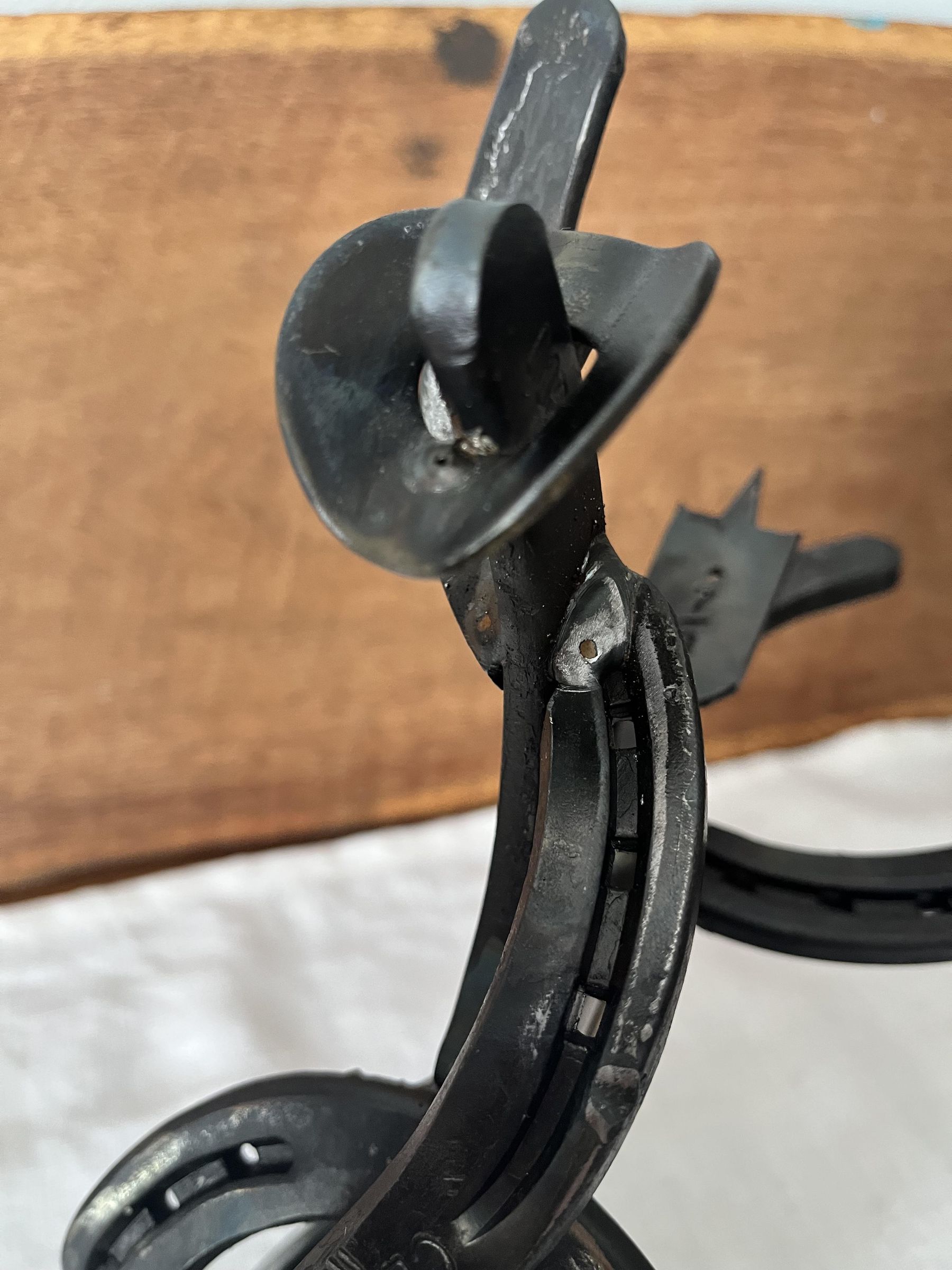 Horseshoe Bull Rider : 5 Steps - Instructables