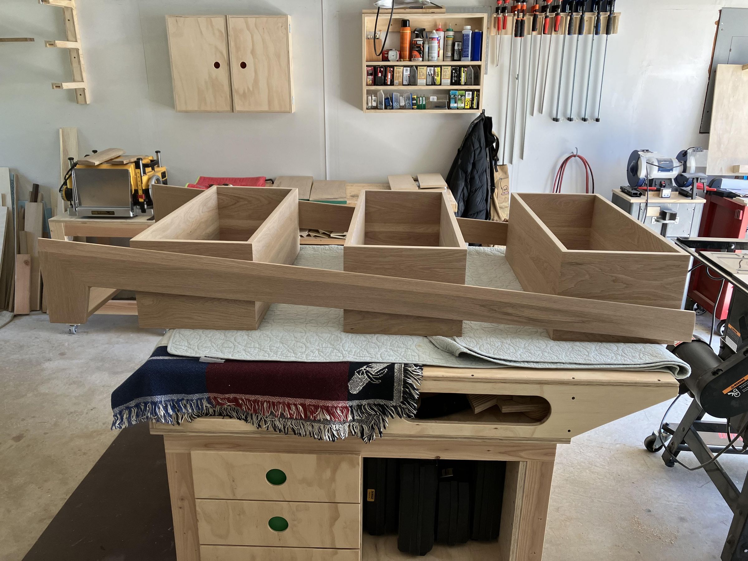 Modern Bookcase : 5 Steps (with Pictures) - Instructables