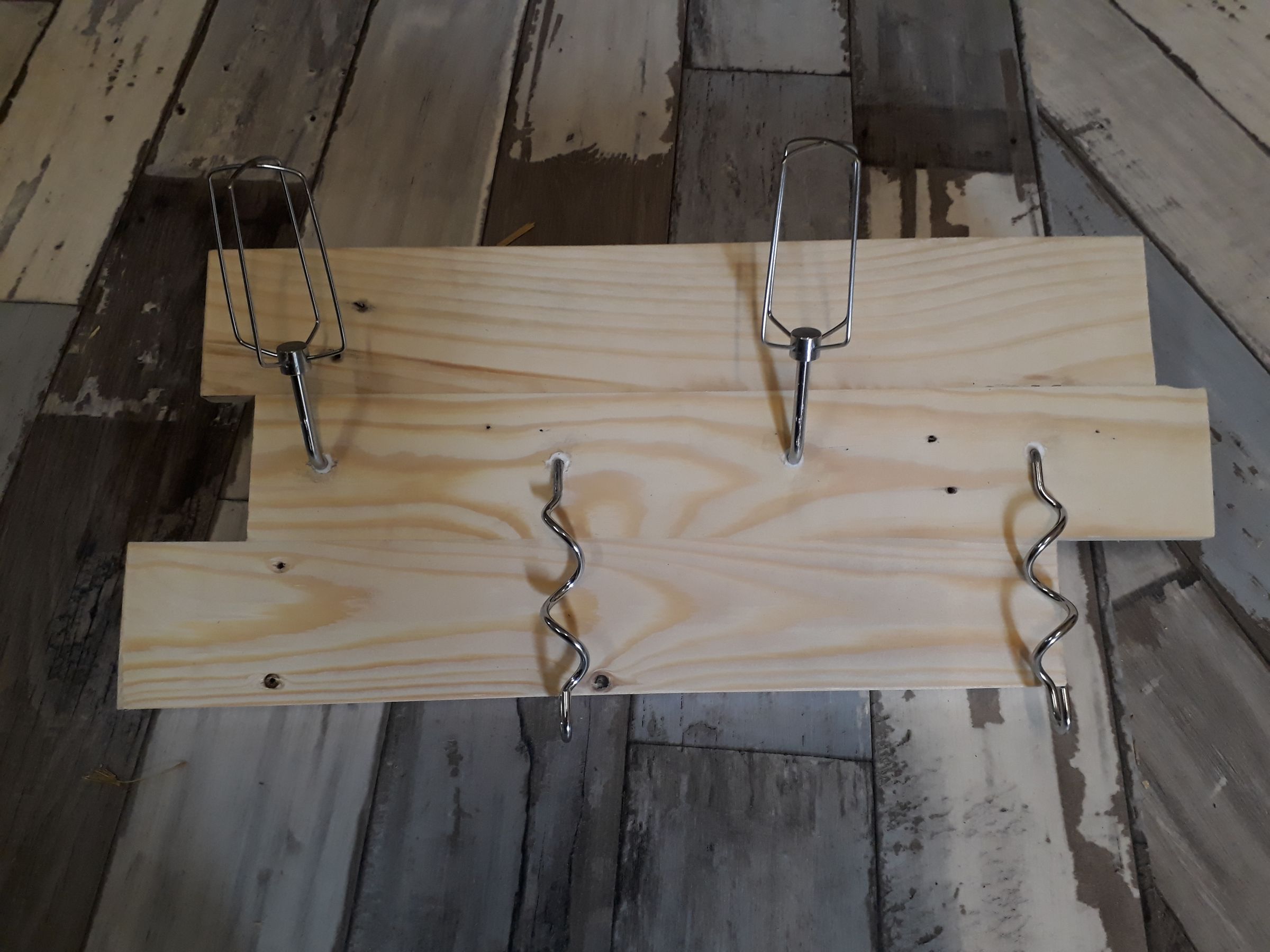 Kitchen Peg With Pallet and Electric Whisk Remains : 4 Steps ...