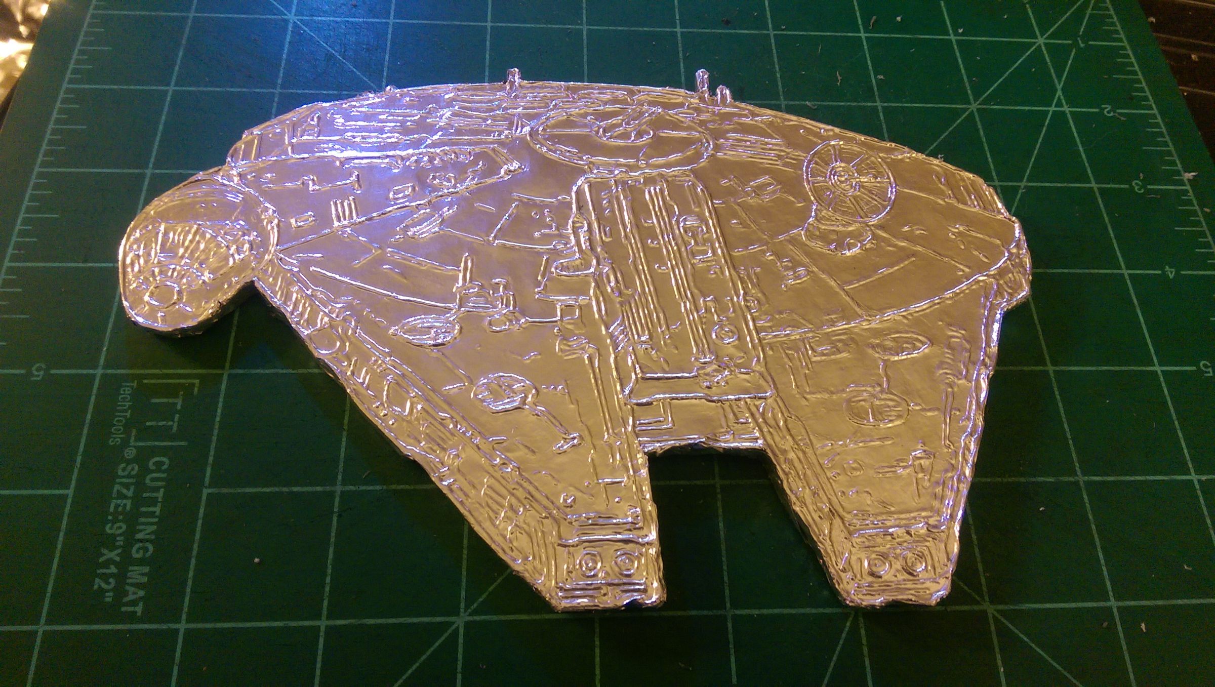 DIY Aluminum Foil Millennium Falcon : 6 Steps (with Pictures ...