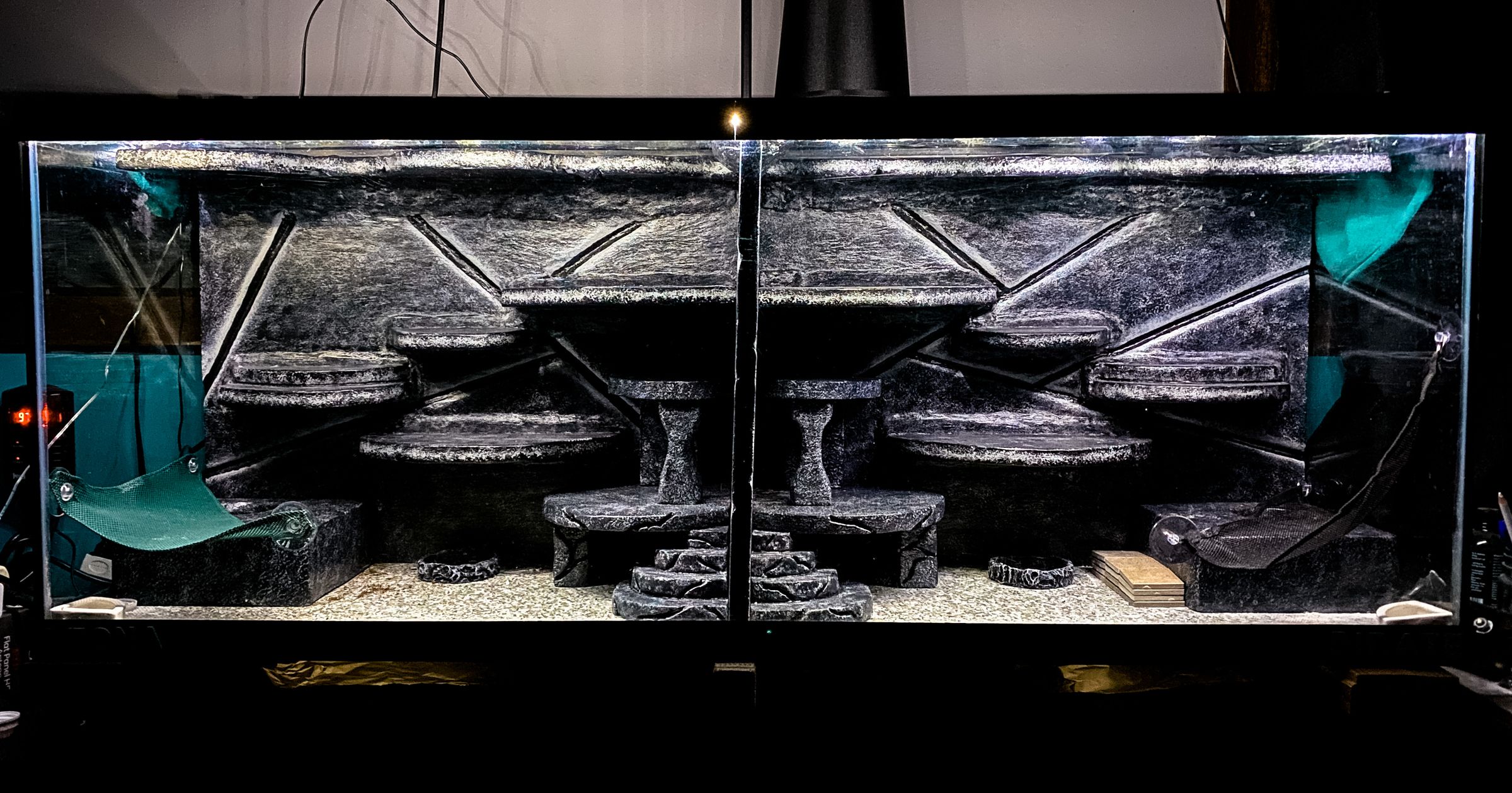 DIY Split Aquarium / Terrarium Background for Reptiles : 6 Steps (with ...