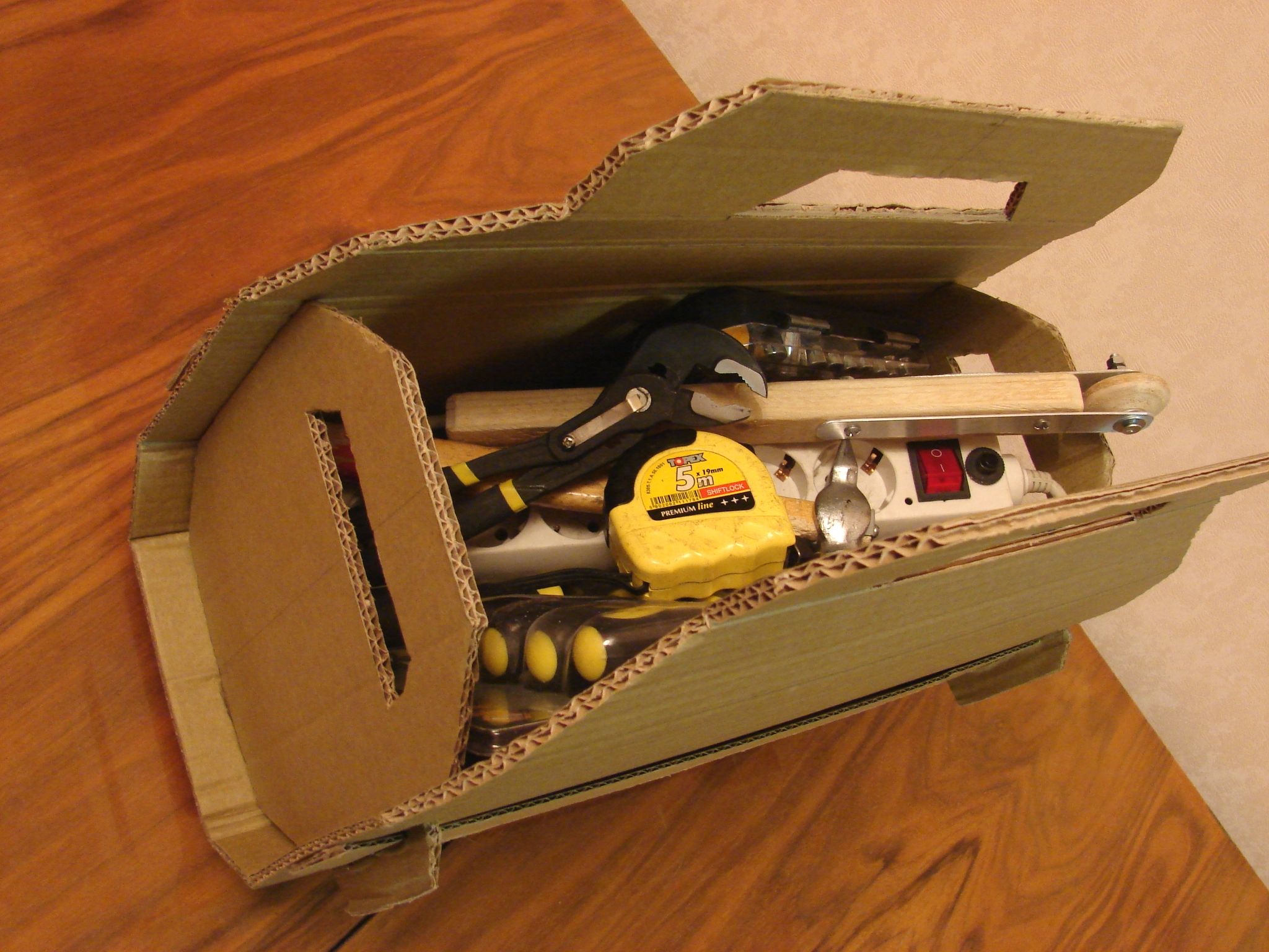 Cardboard Tool Bag : 8 Steps (with Pictures) - Instructables