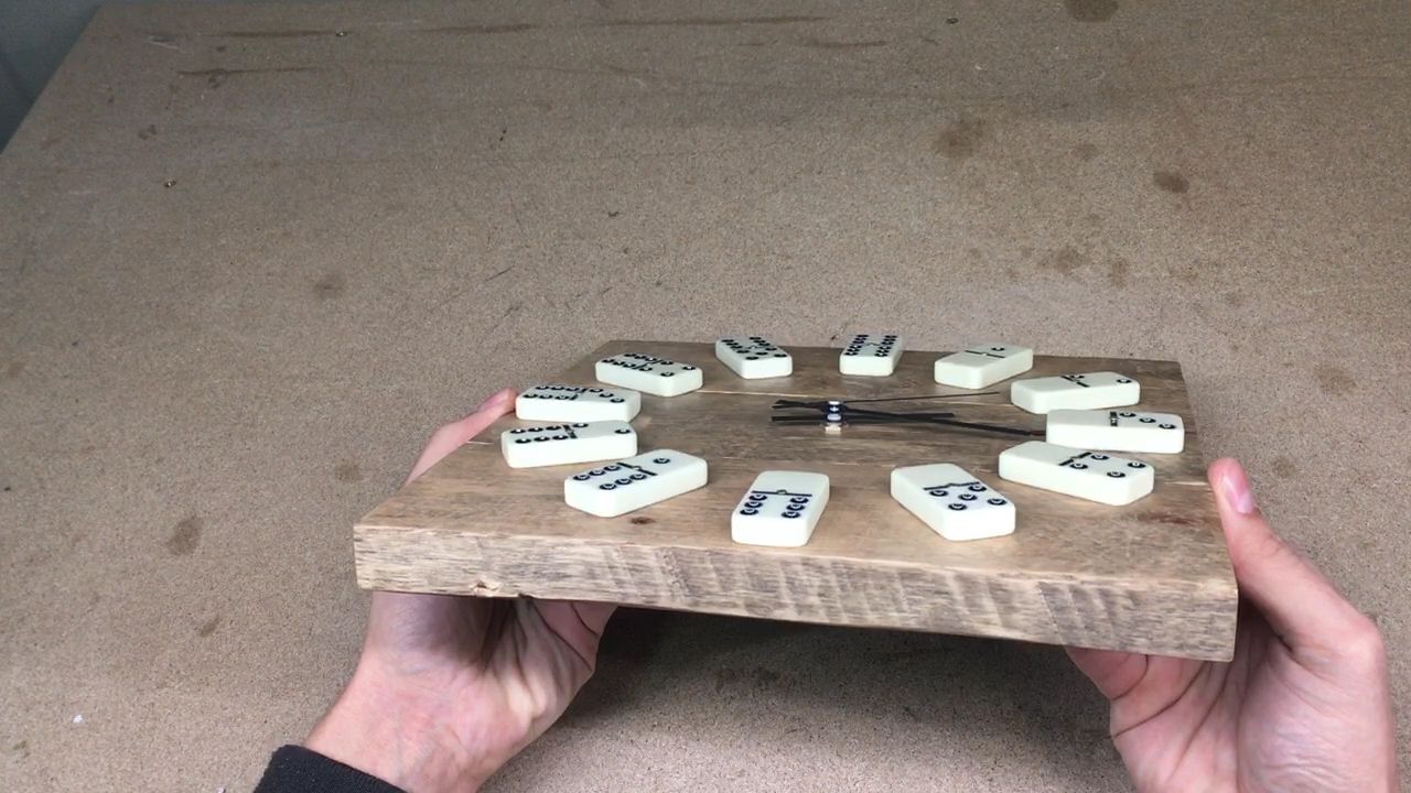DIY: Domino Clock From Pallet Wood : 8 Steps (with Pictures) - Instructables