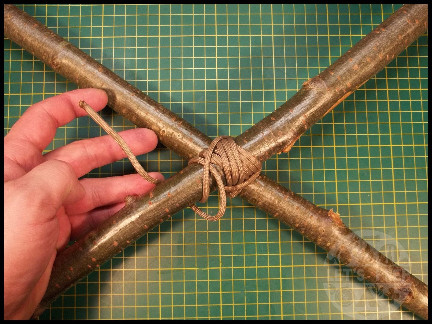 Quick Skills #5: How to Tie Lashings - Pt.2 Diagonal Lashing : 7 Steps ...