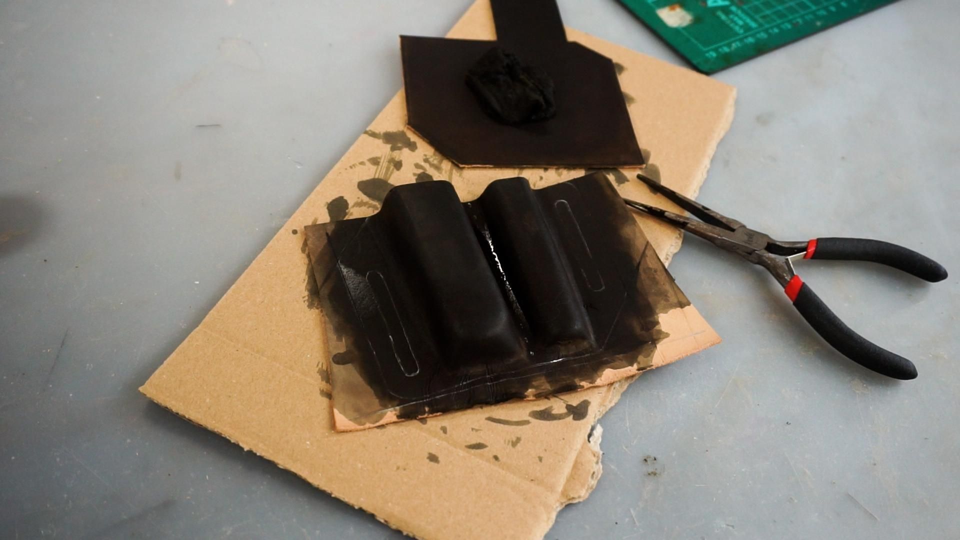 Wet Molded EDC Leather Sheath for a Swiss Army Knife and a Flashlight ...