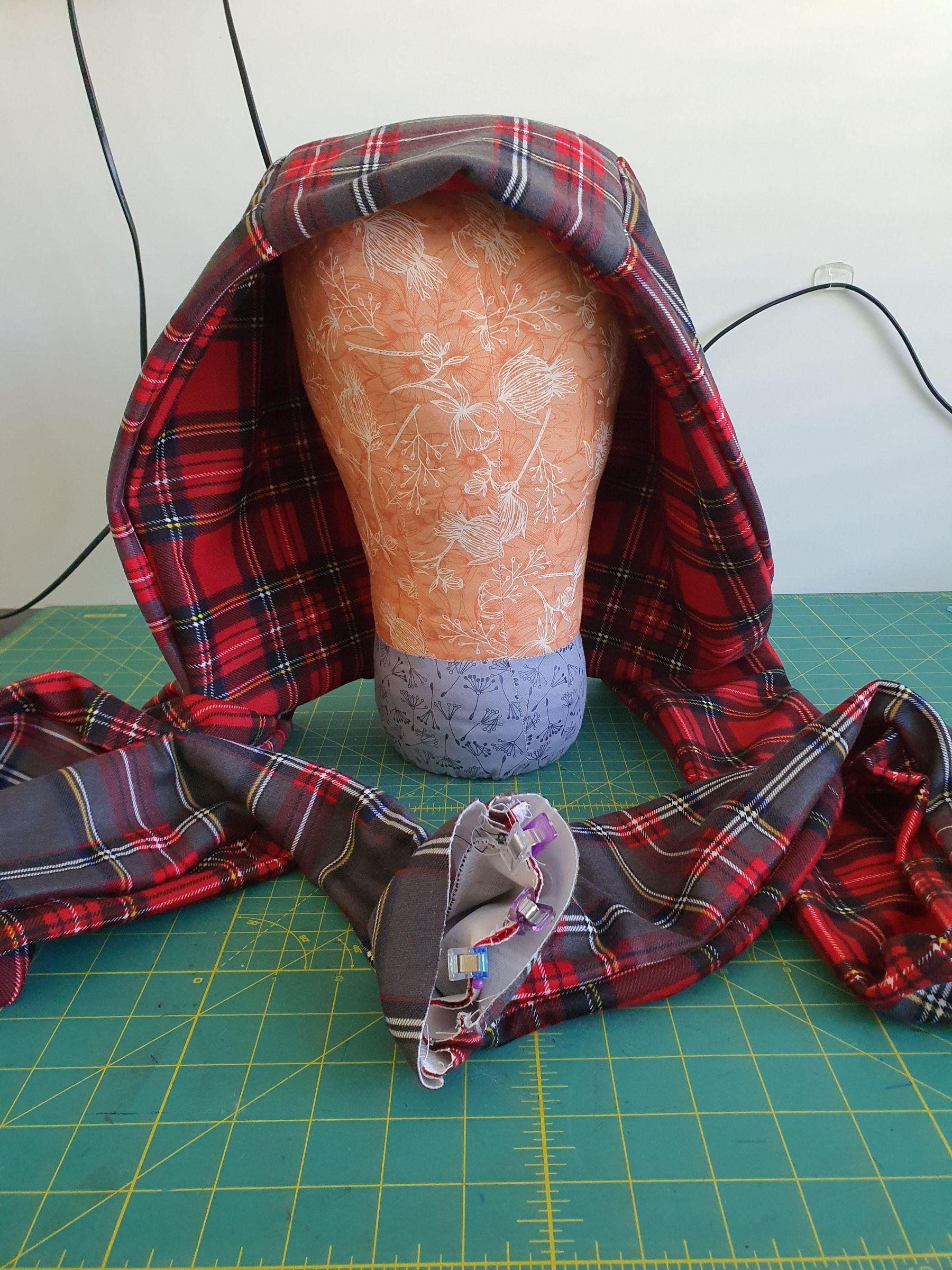 Reversible Hooded Infinity Scarf : 5 Steps (with Pictures) - Instructables