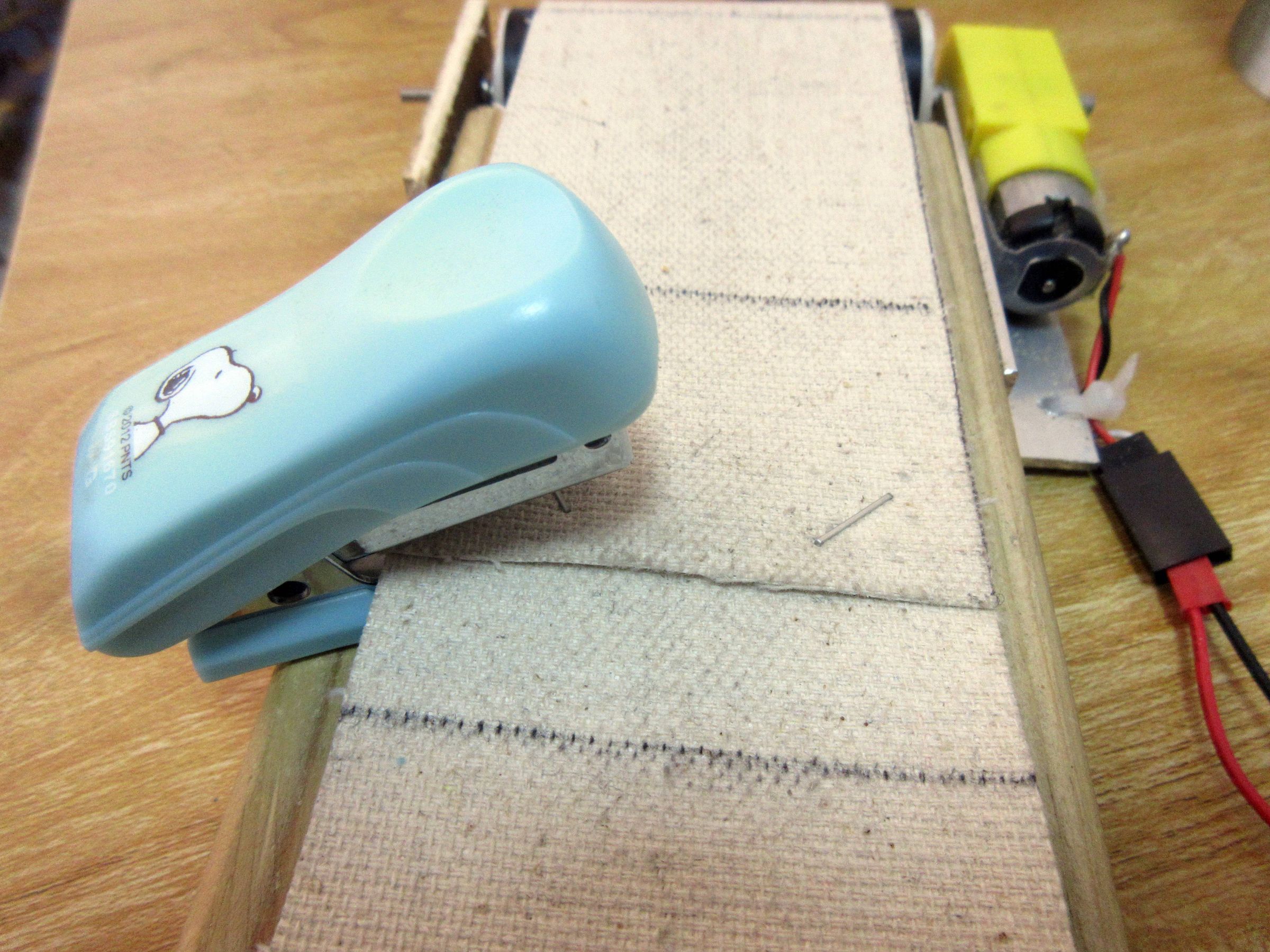 Build Mini Conveyor Belt As Slinky Machine : 7 Steps (with Pictures ...