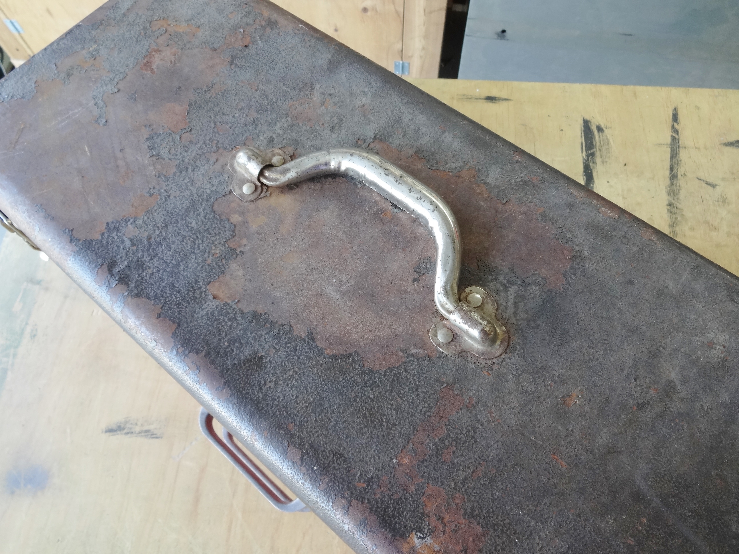 Restore a Rusty Toolbox : 14 Steps (with Pictures) - Instructables