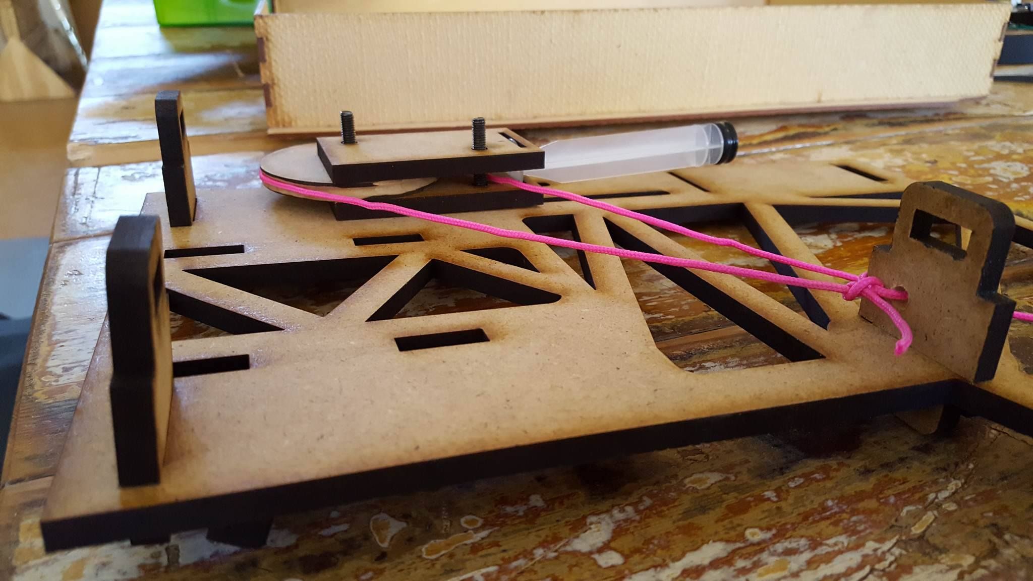 Hydraulic Crane (Syringes) By: Mathias & Dennis : 4 Steps - Instructables