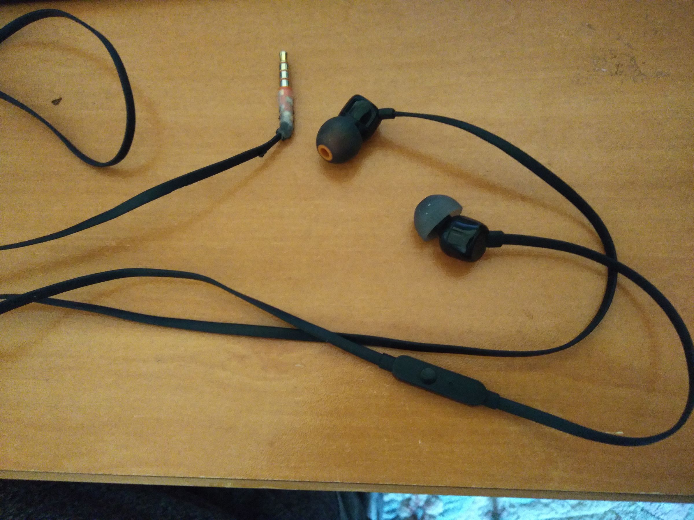 Making a Piezo Pickup Like Microphone From a Broken Earphone to Record ...