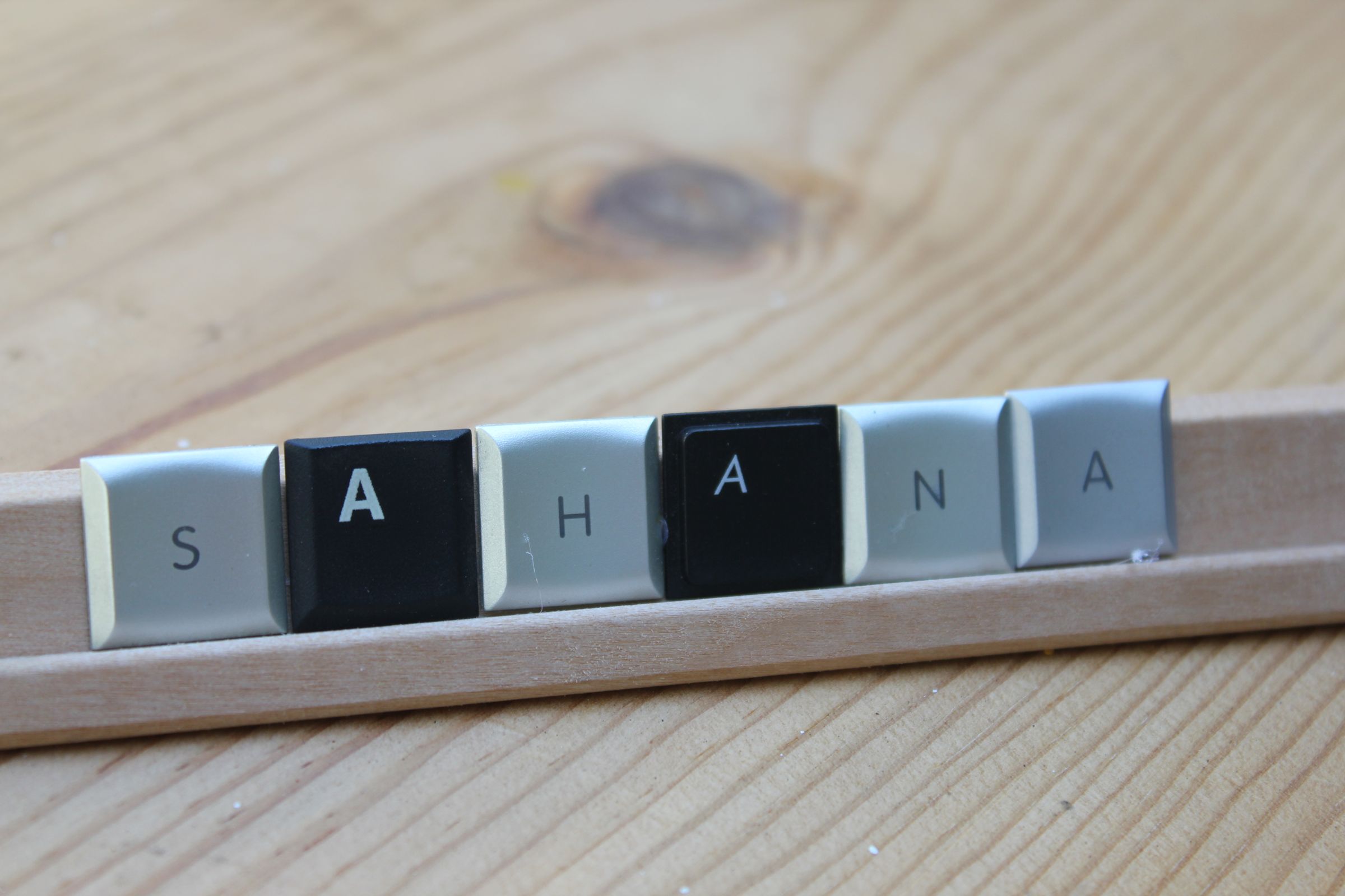 Computer Keyboard Desk Decor : 5 Steps - Instructables