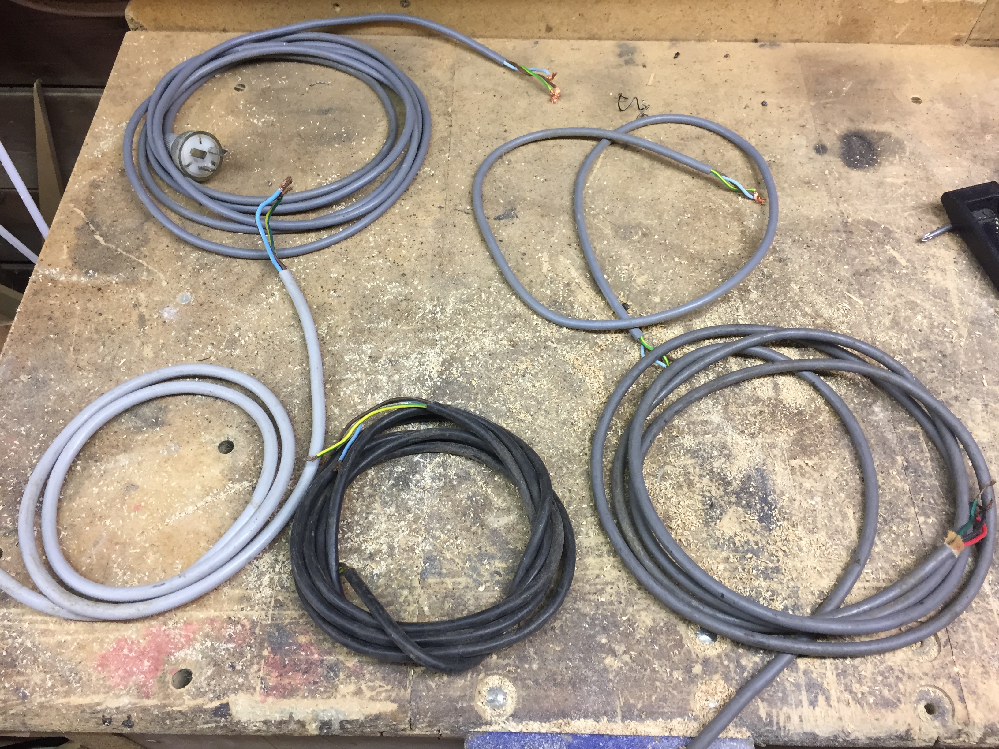 Handy Spaced Powerboard for Work Space : 5 Steps (with Pictures ...