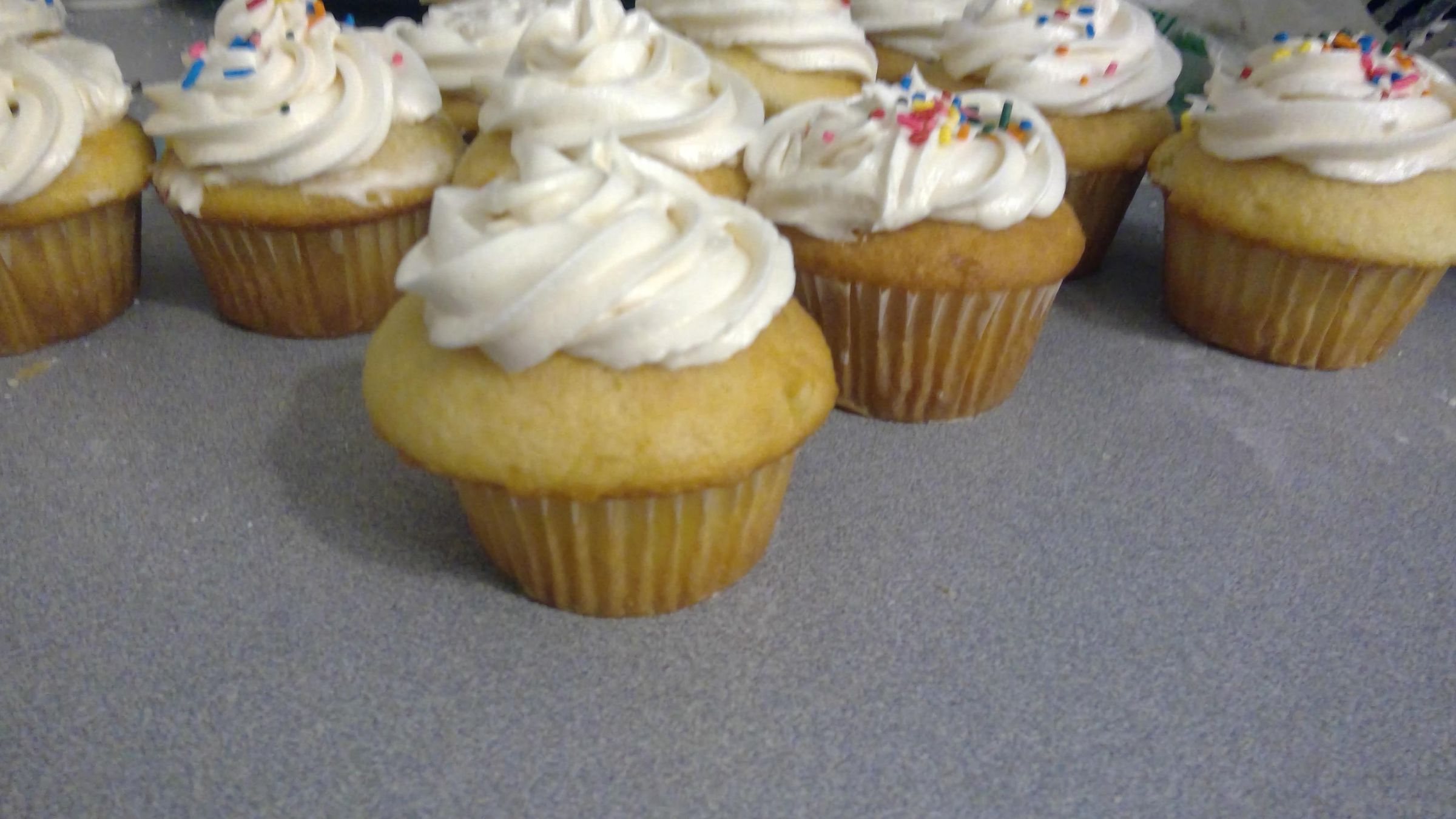 How to Make Cupcakes From a Box : 11 Steps (with Pictures) - Instructables