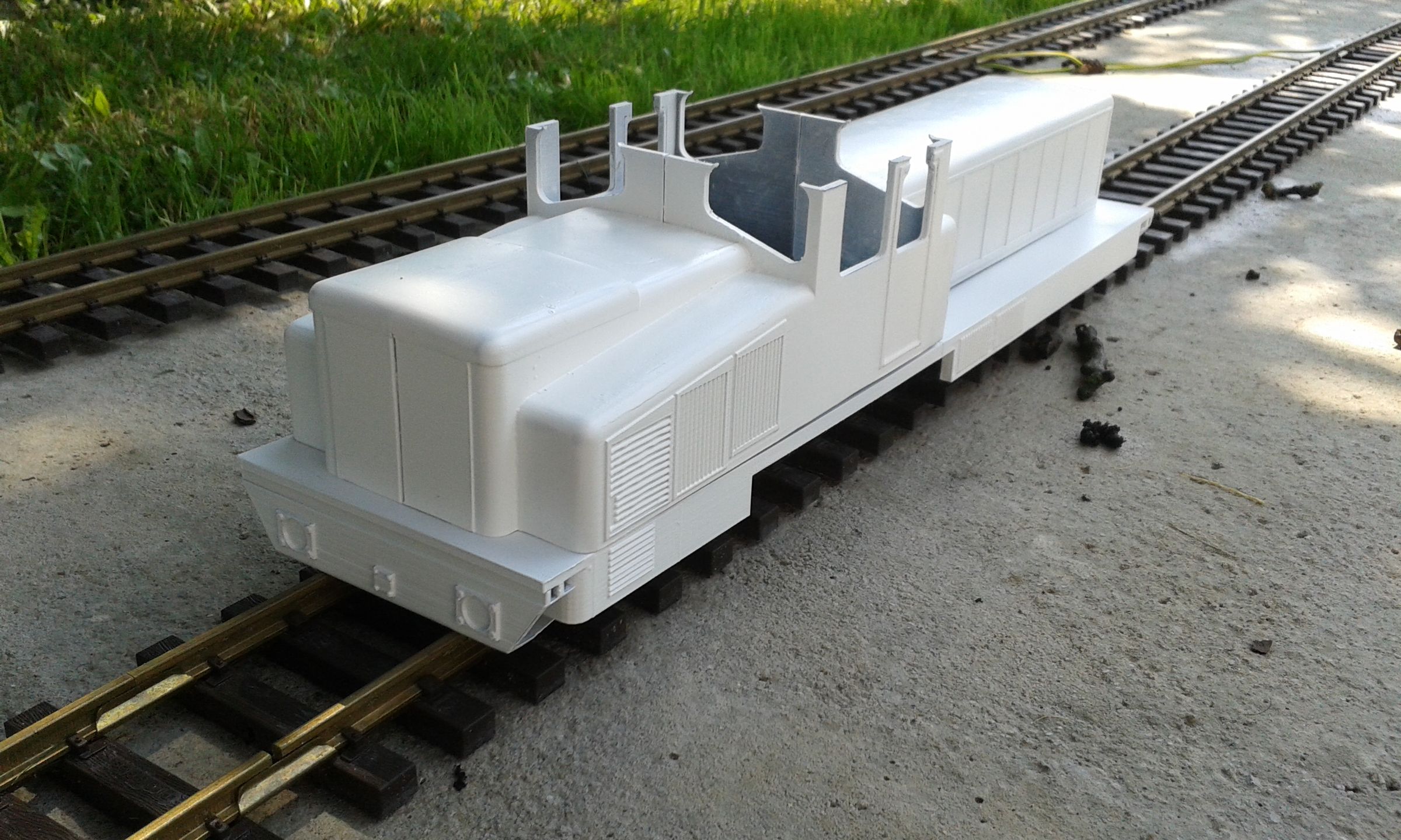 V42 Electric Locomotive in G Scale for Garden Railways : 5 Steps (with ...
