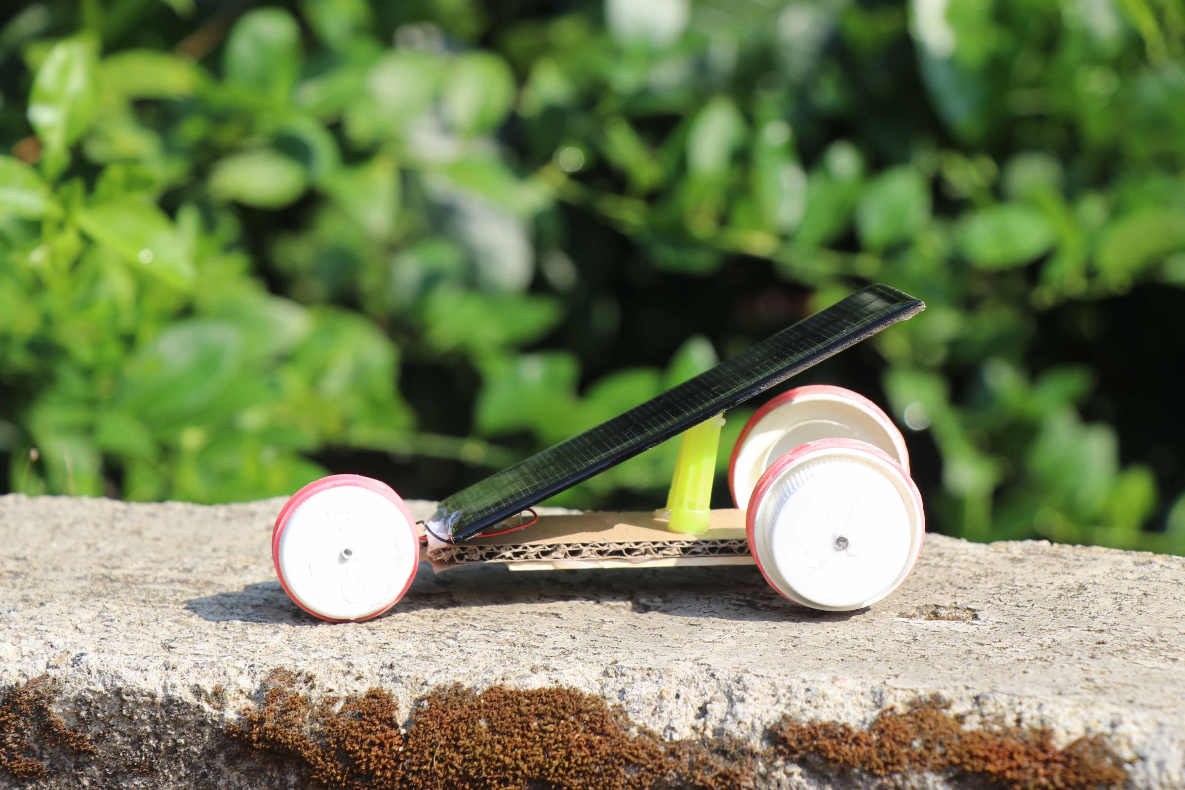How I Made a Functional Solar Car With Recycled Materials : 10 Steps ...