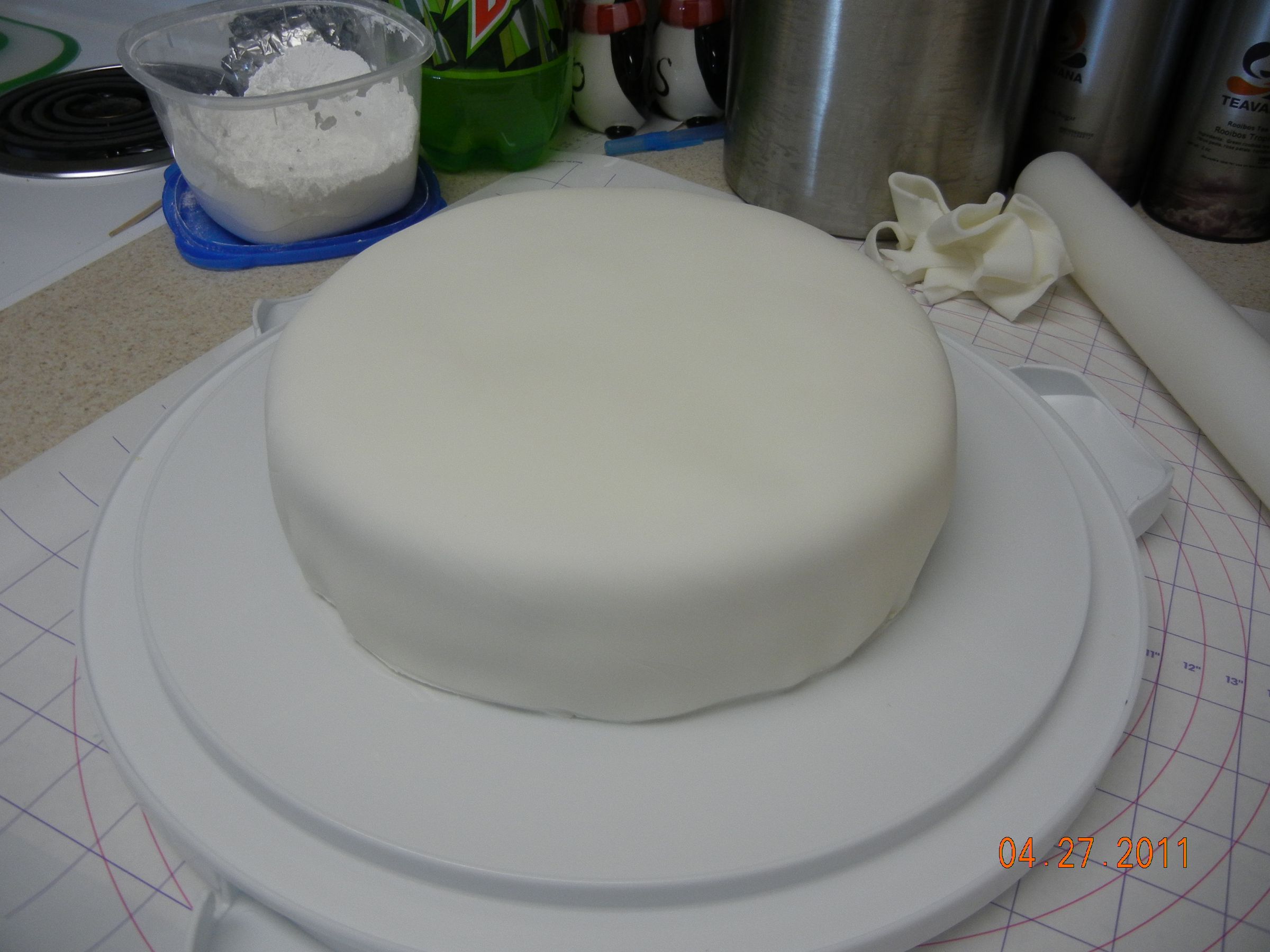Basic Fondant Cake : 5 Steps (with Pictures) - Instructables