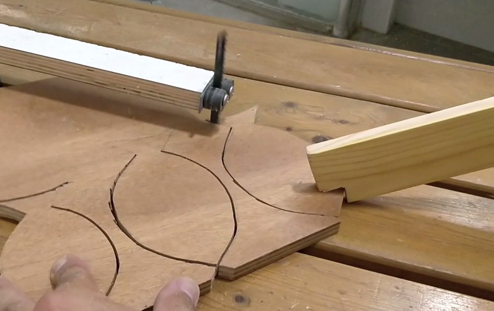 DIY Decorative Wooden Fish Stand : 14 Steps (with Pictures) - Instructables