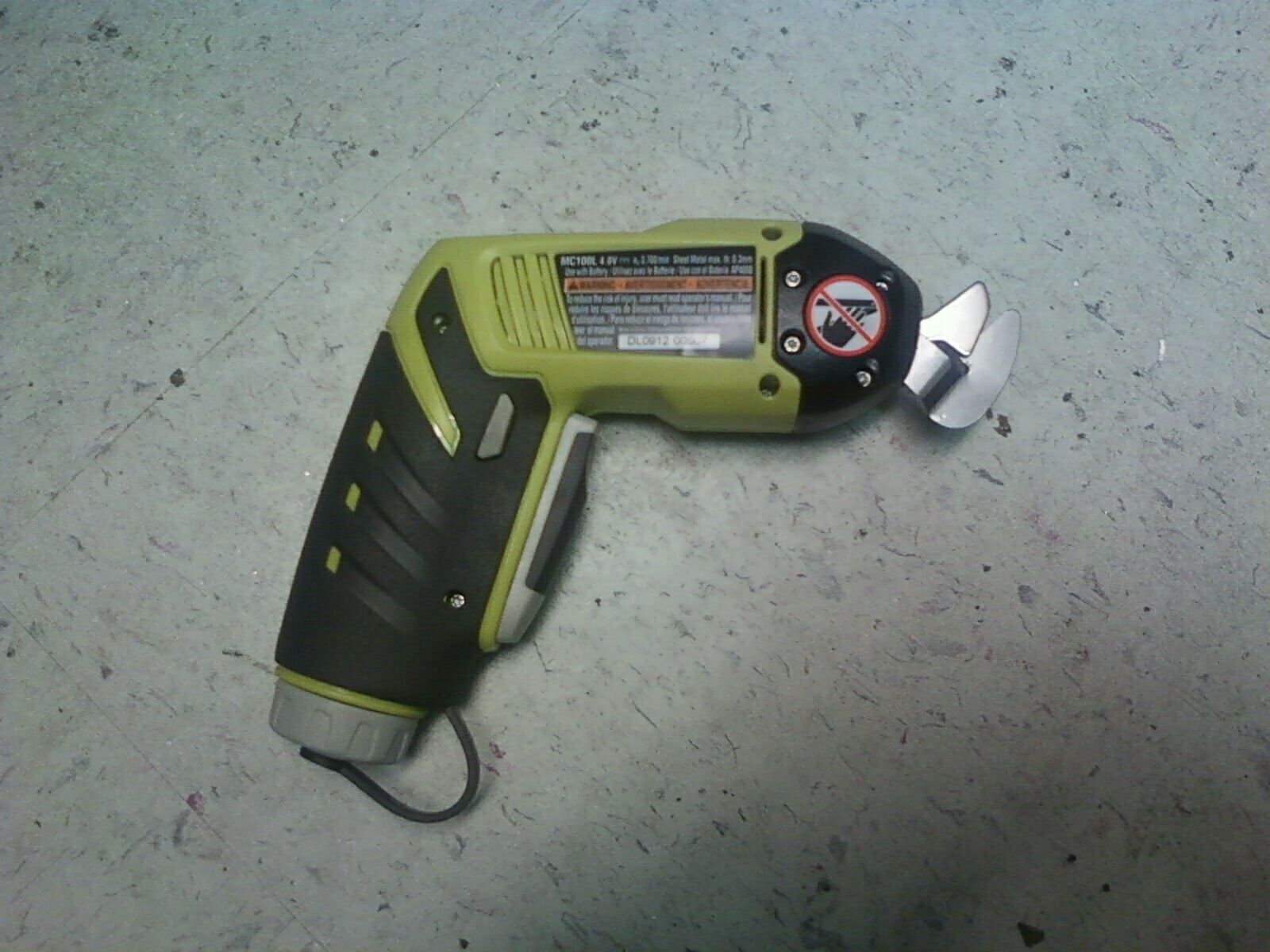 Ryobi 4V Cordless Snips Safety Hack (Defeating the Safety) : 5 Steps ...