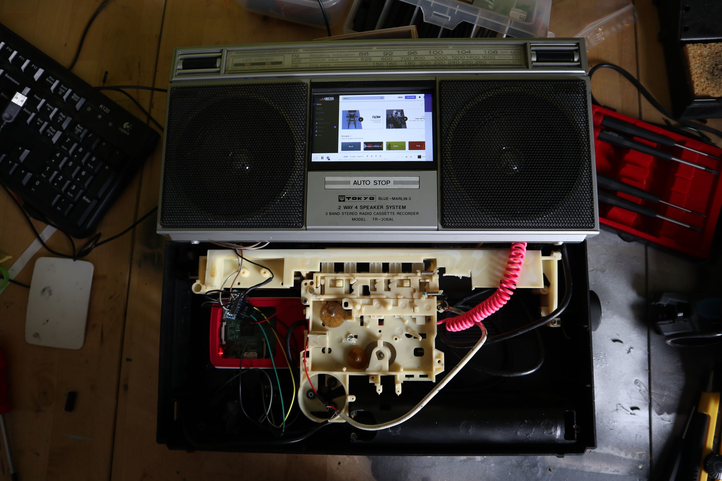 Project BoxBoom - 80's Boombox Revamped : 8 Steps - Instructables