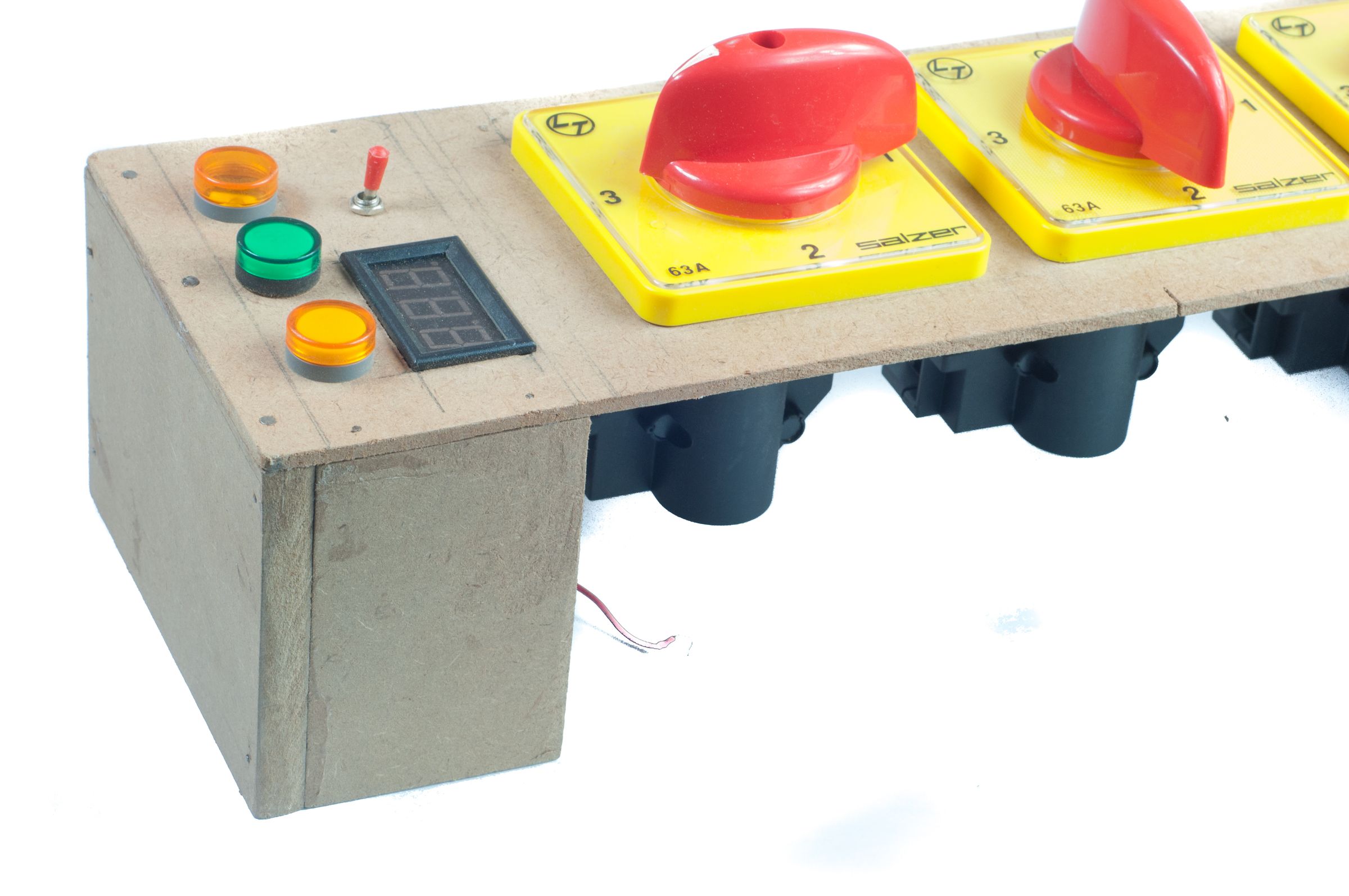 Manual Phase Changing Switch (63 Amp) : 4 Steps (with Pictures ...