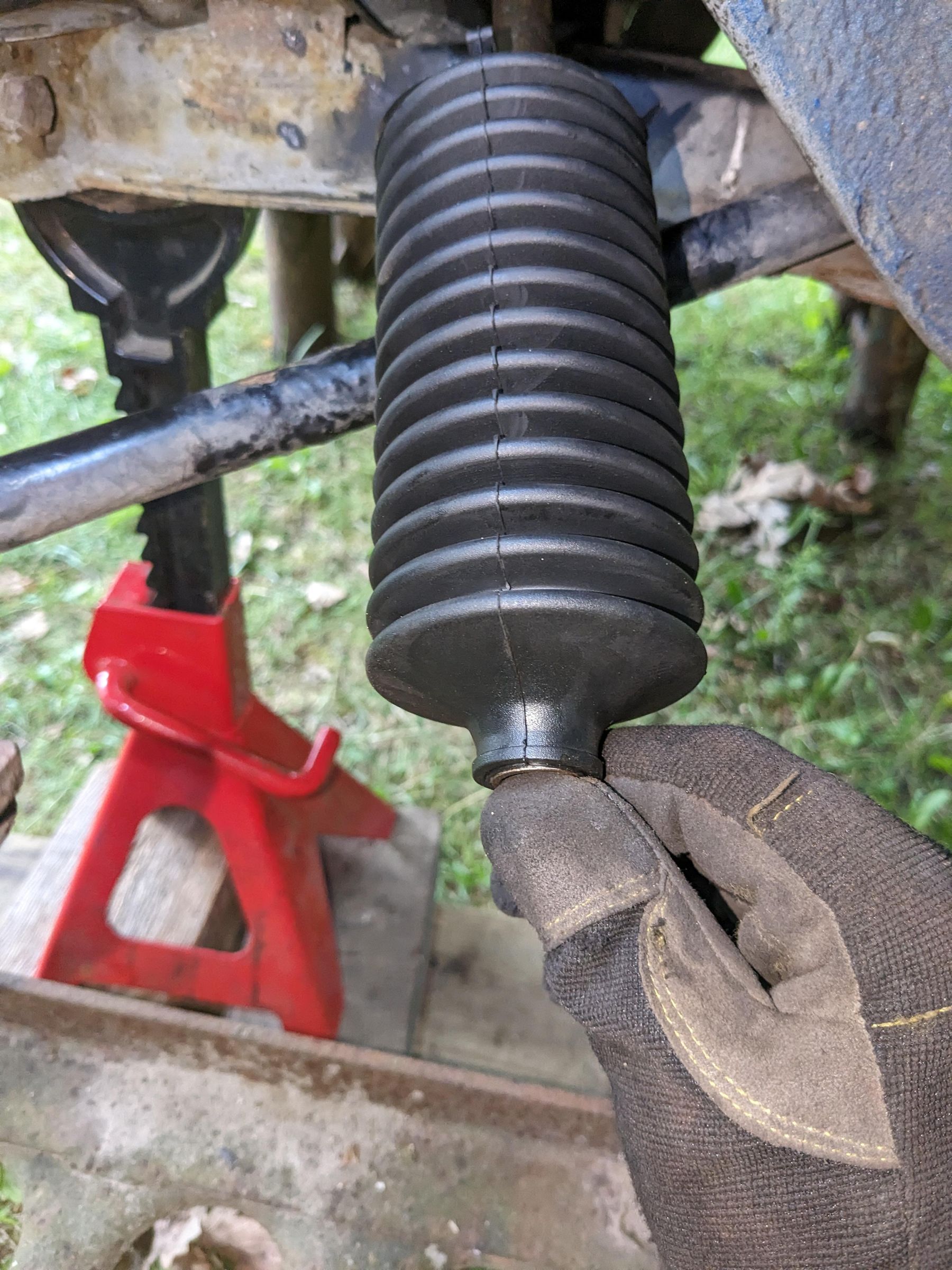 Replacing Steering Rack Boots on a Peugeot 205 : 5 Steps (with Pictures ...